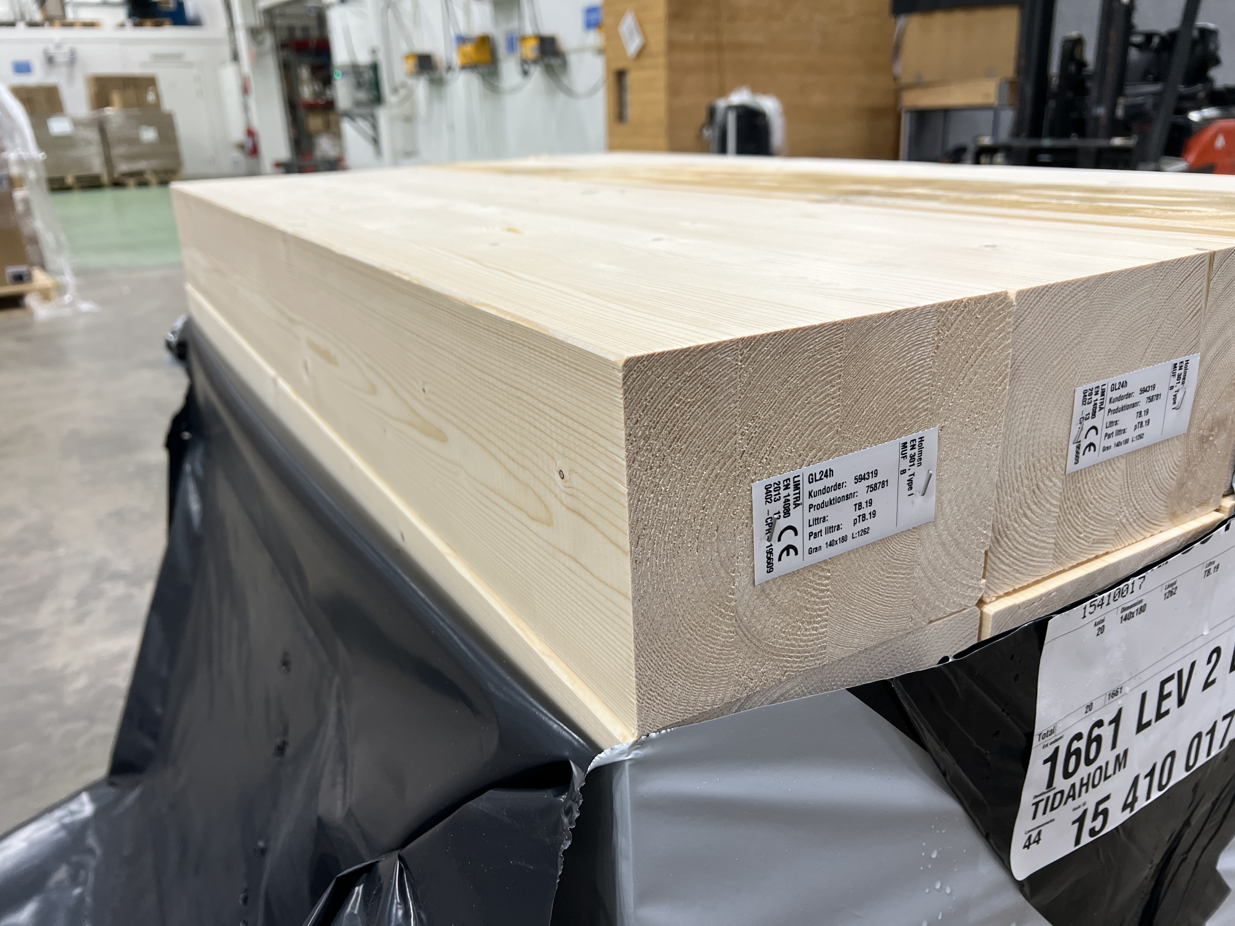 Glulam beam 140x180x1262mm, Holmen - PS Auction - We value the future ...