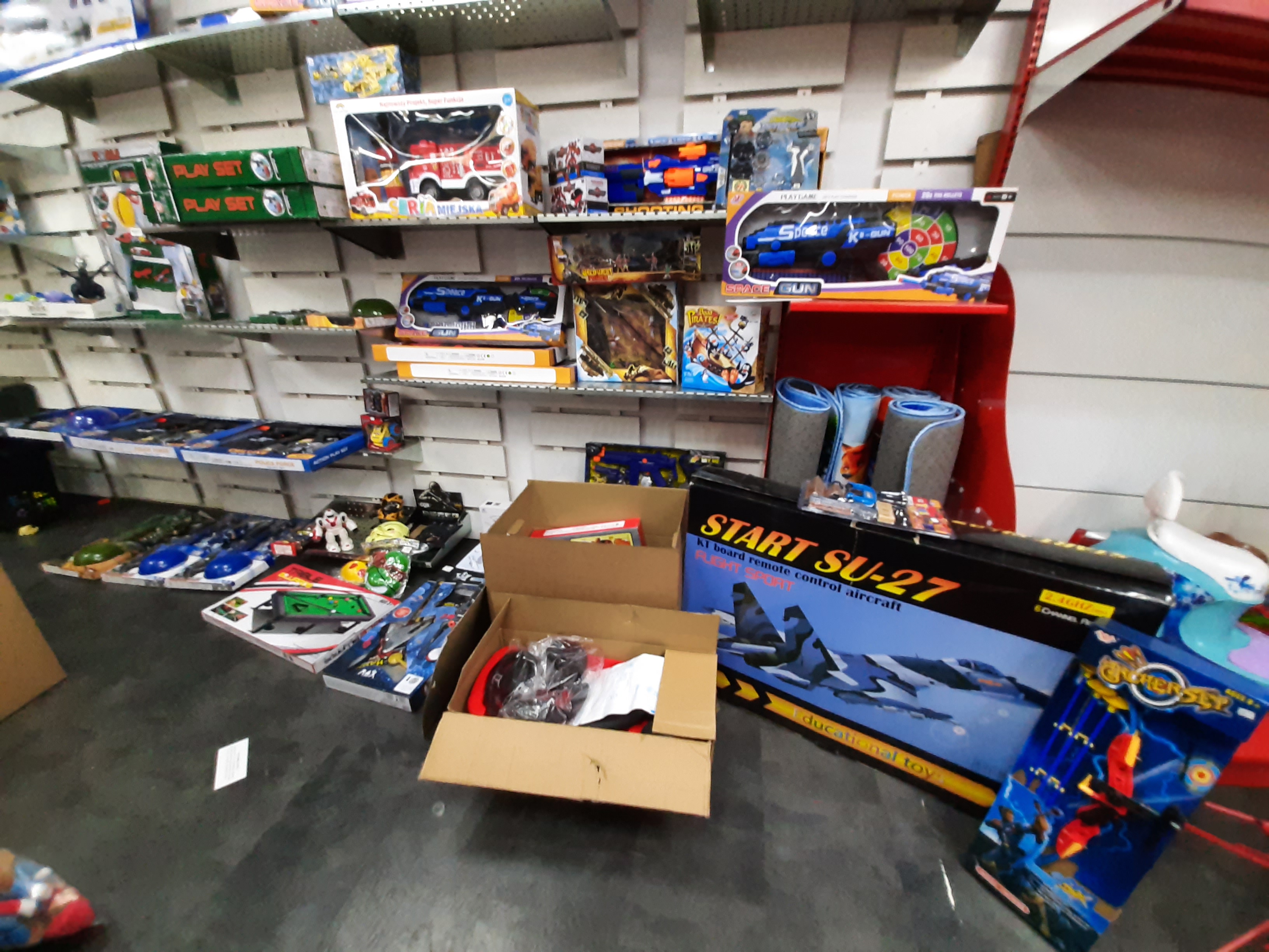Large collection of toys, about 200-350 items - PS Auction - We value ...