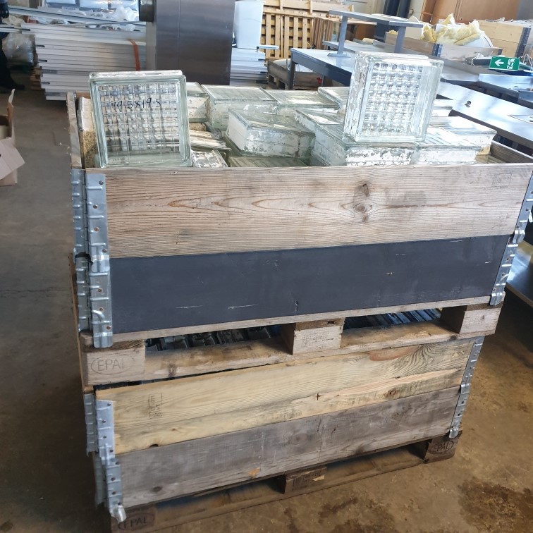 Glass block - PS Auction - We value the future - Largest in net auctions