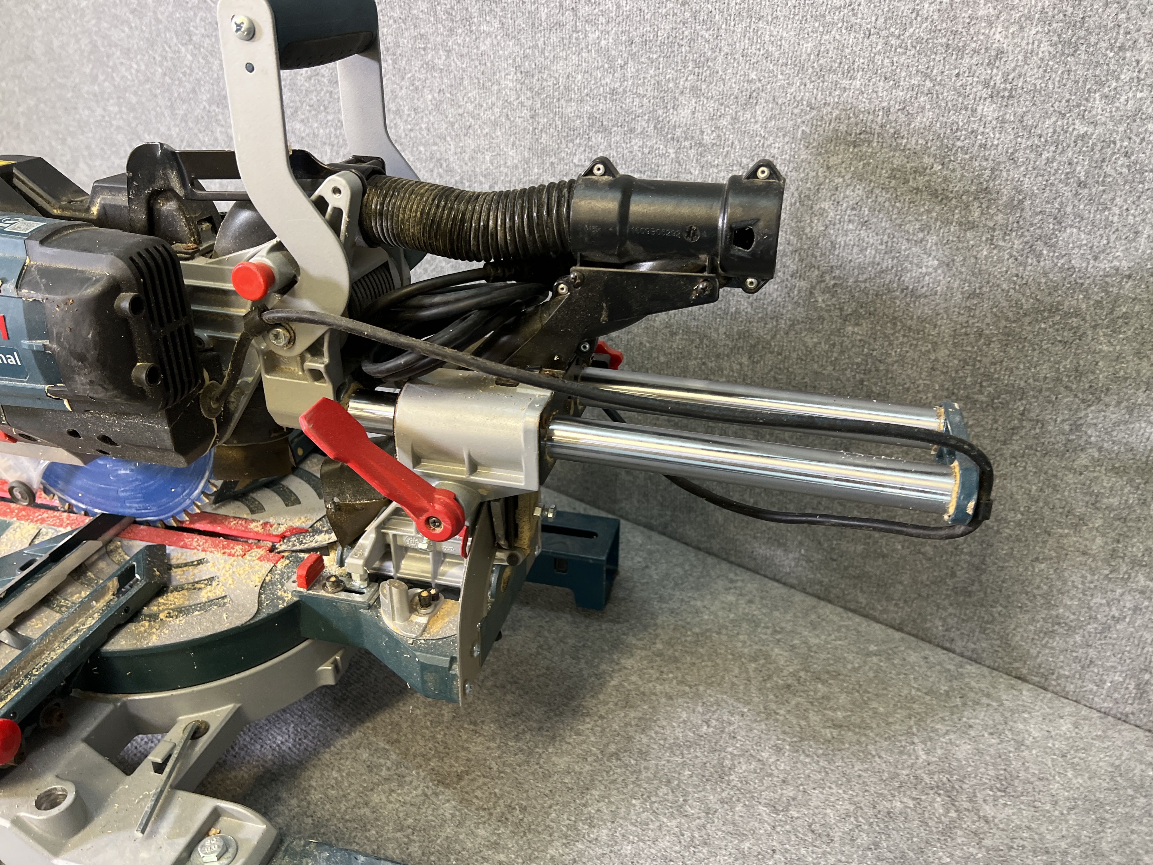 Bosch Kap/Ger saw GCM 8 SDE - PS Auction - We value the future ...