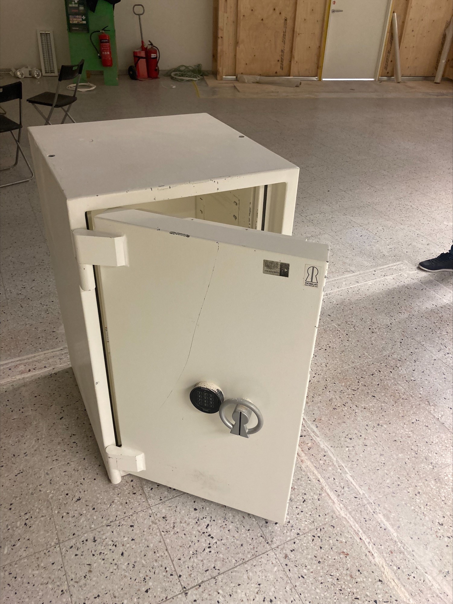 Safe Robur with code lock - PS Auction - We value the future - Largest ...