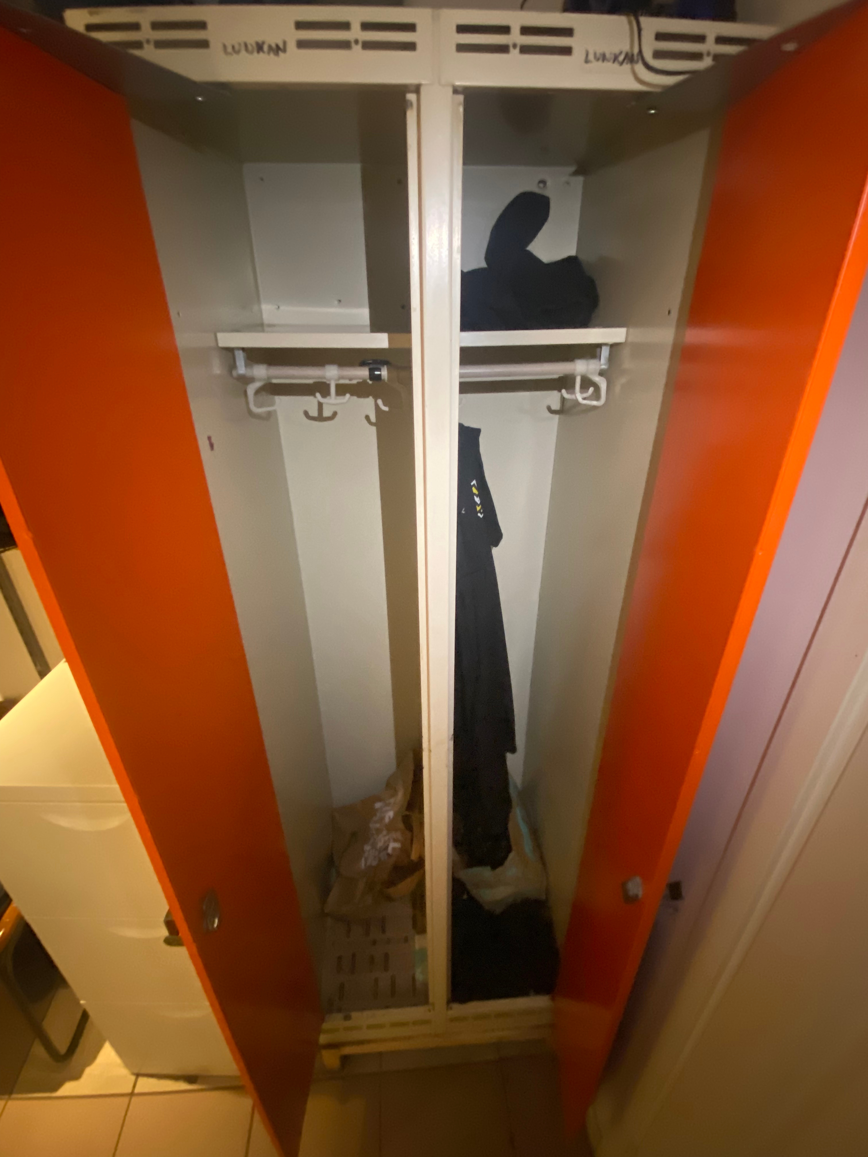 Wardrobe - PS Auction - We value the future - Largest in net auctions