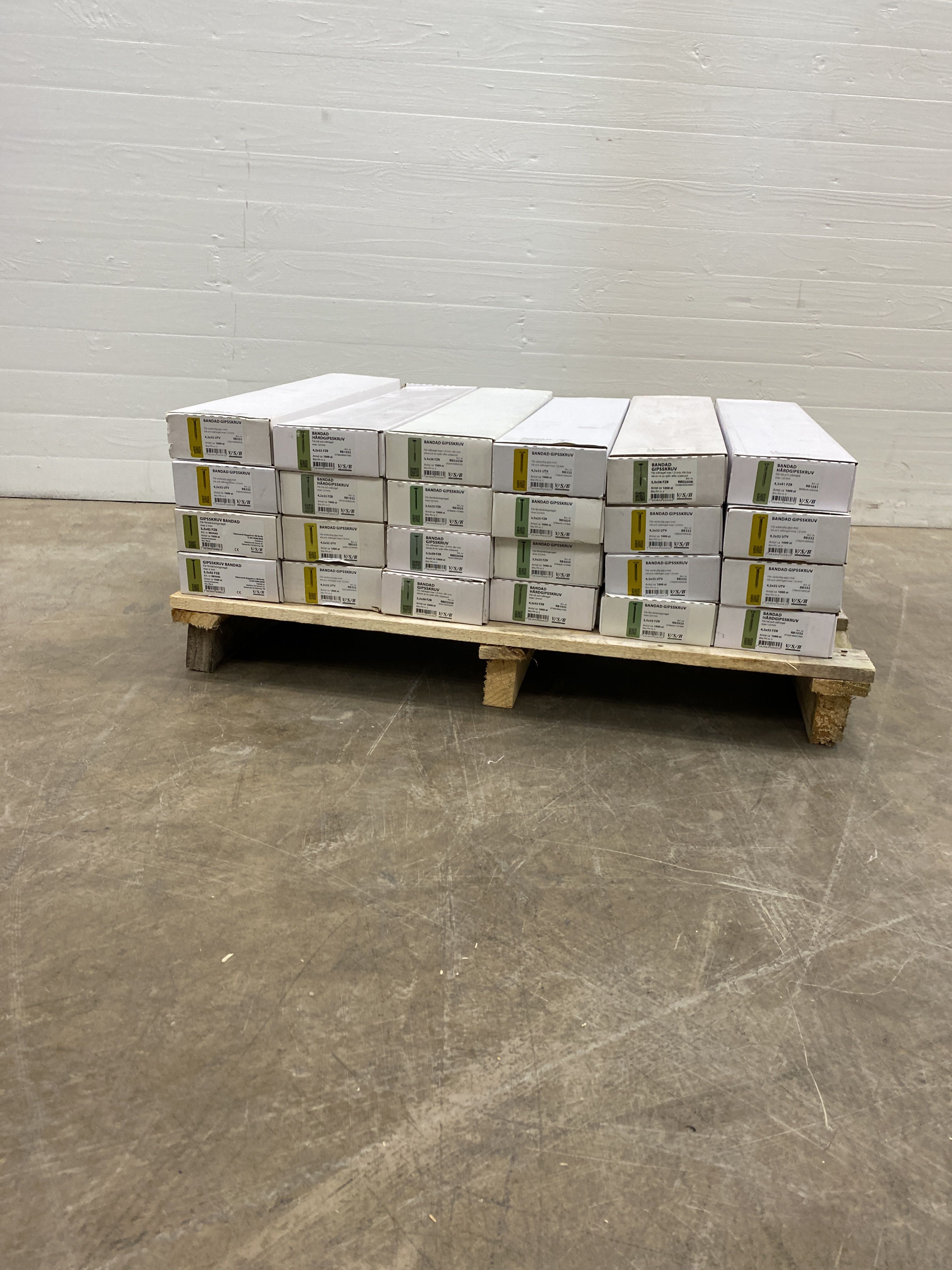 Assortment with banded plaster screw - PS Auction - We value the future ...