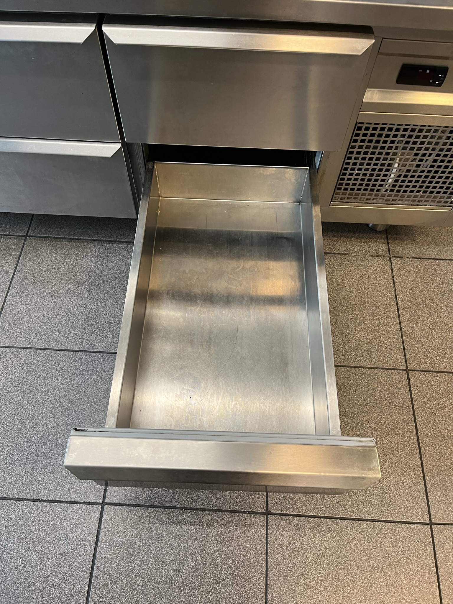 Cooling bench with 4 drawers including stainless steel bench - PS ...