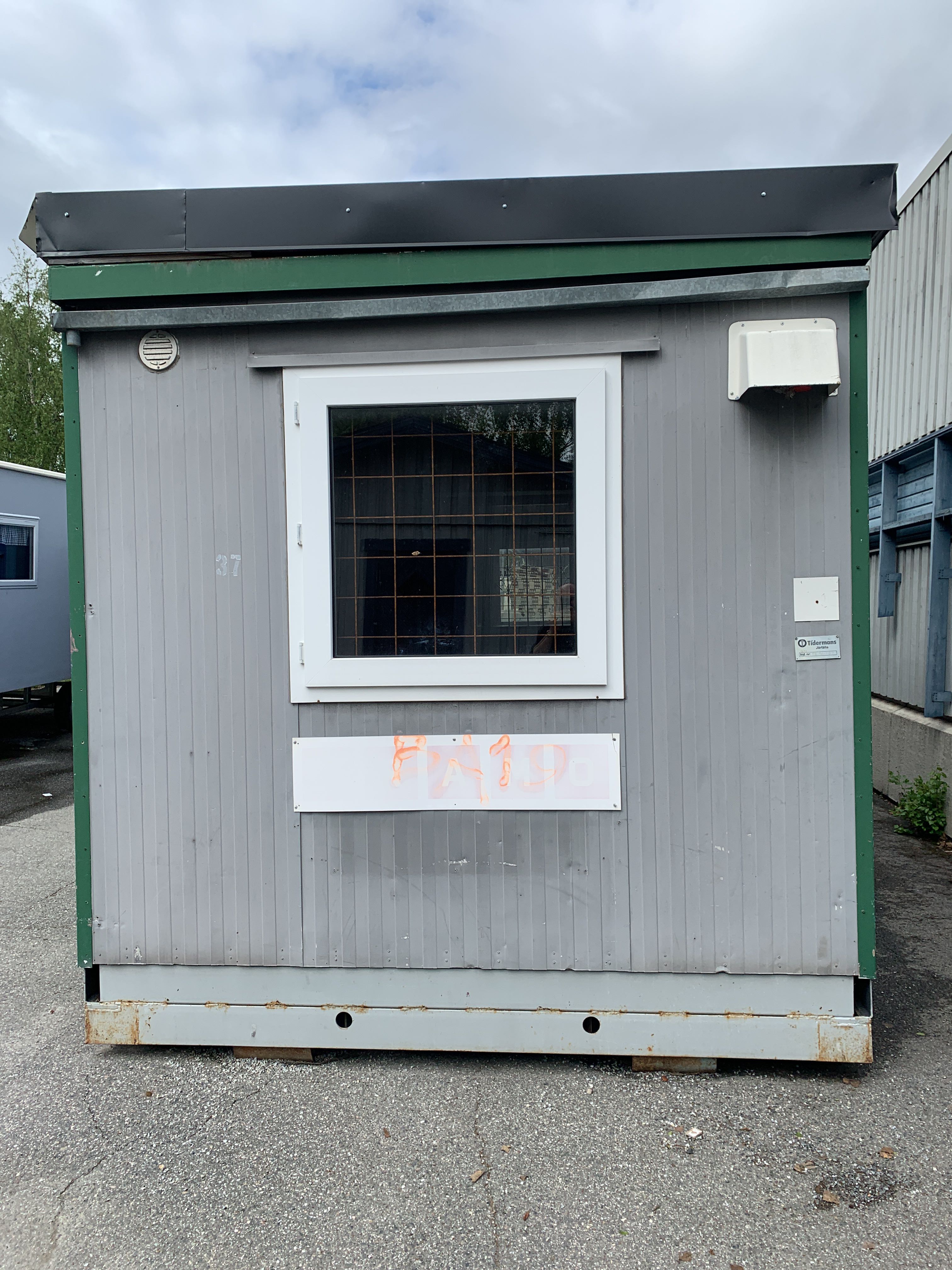 Construction shed on demountable frame - PS Auction - We value the ...
