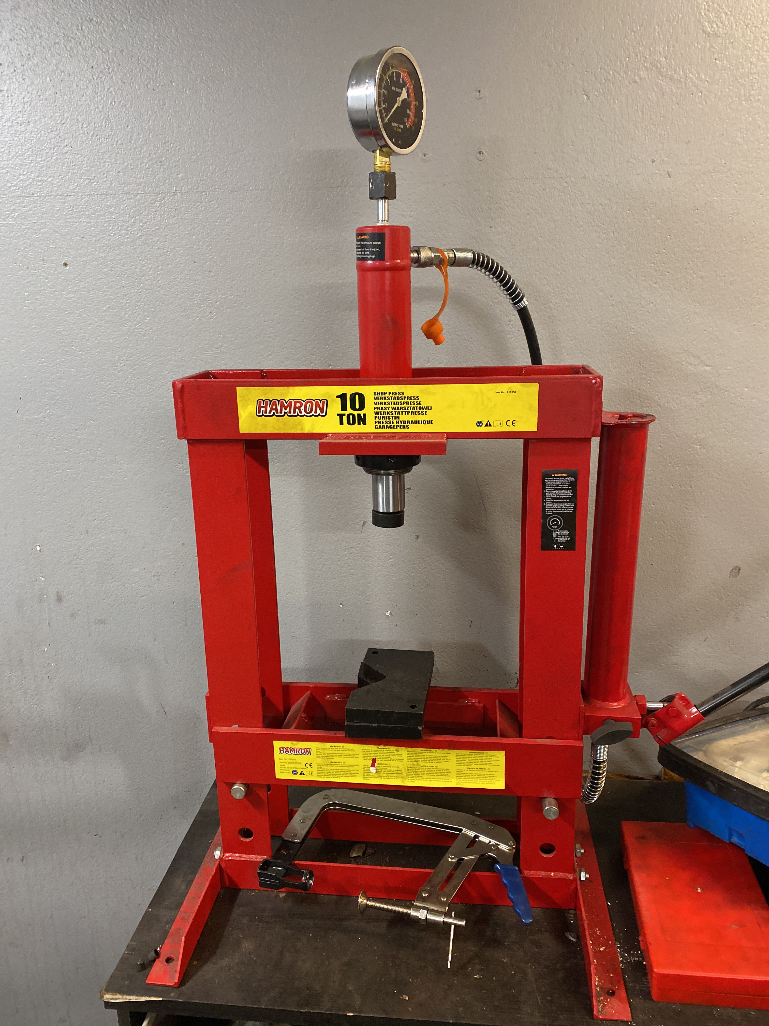 Workbench, hand tools, press, shelf - PS Auction - We value the future ...