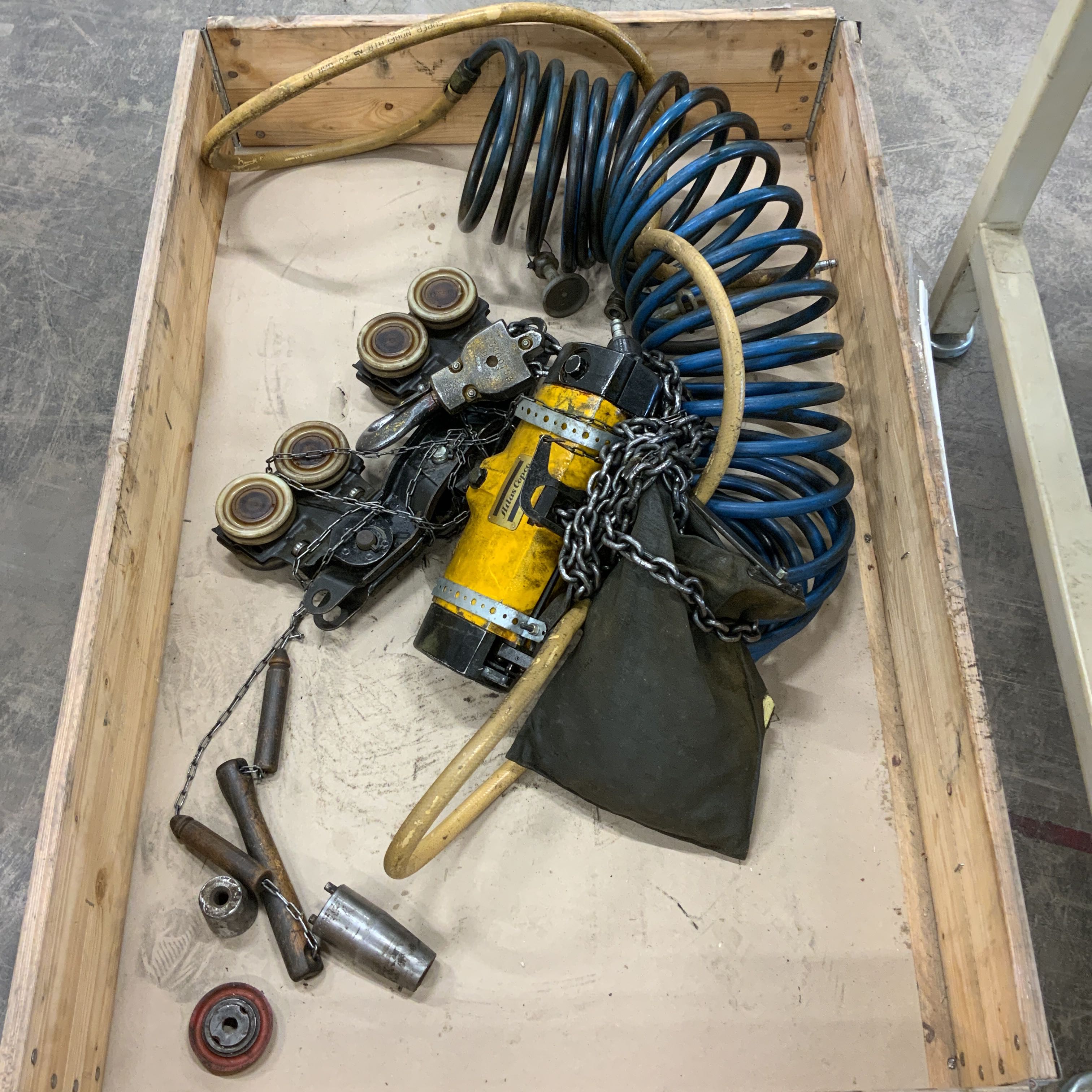 Pneumatic chain hoist Atlas Copco - PS Auction - We value the future ...