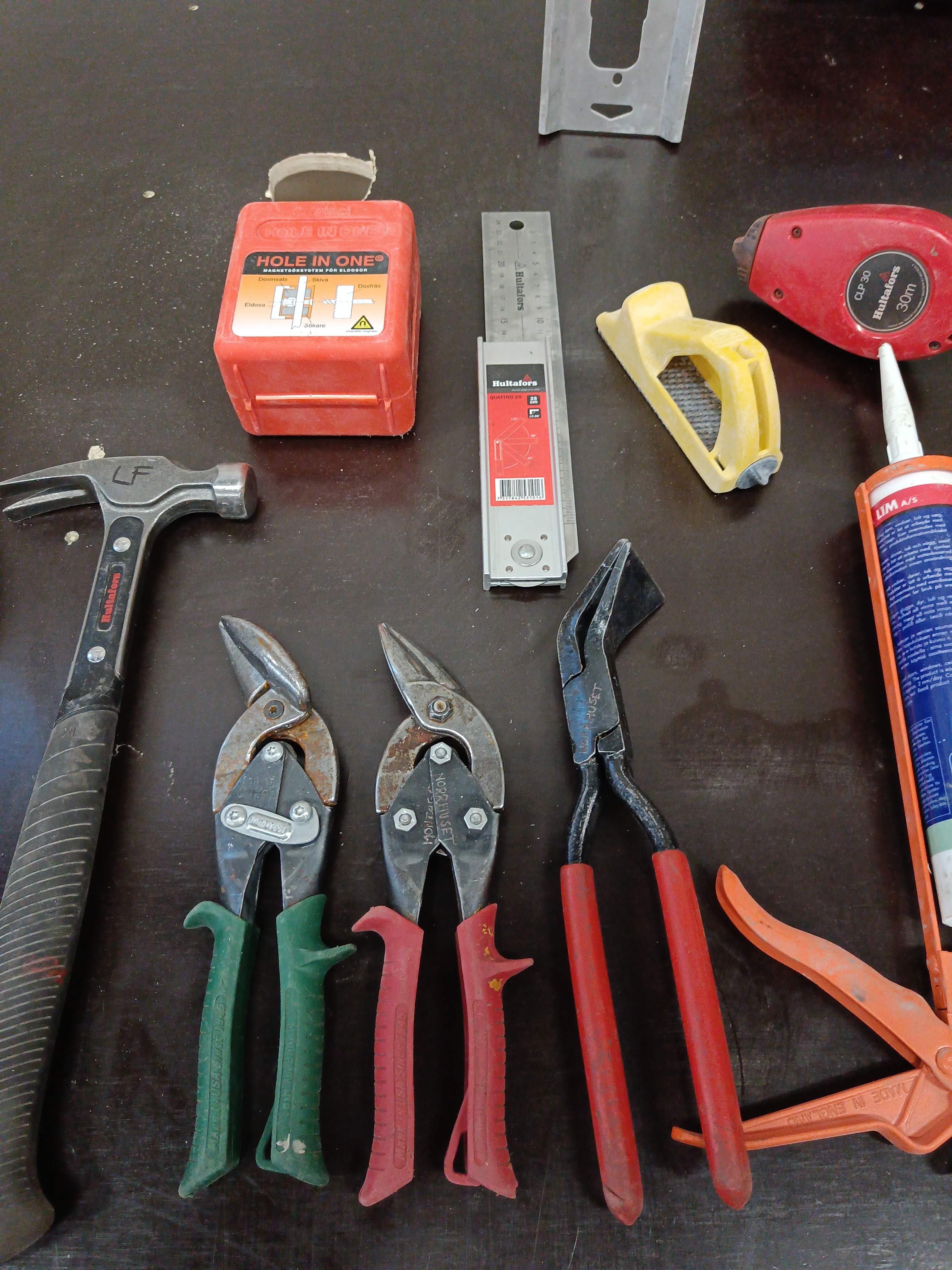 Spirit level, power station, pliers, hammer and more - PS Auction - We ...