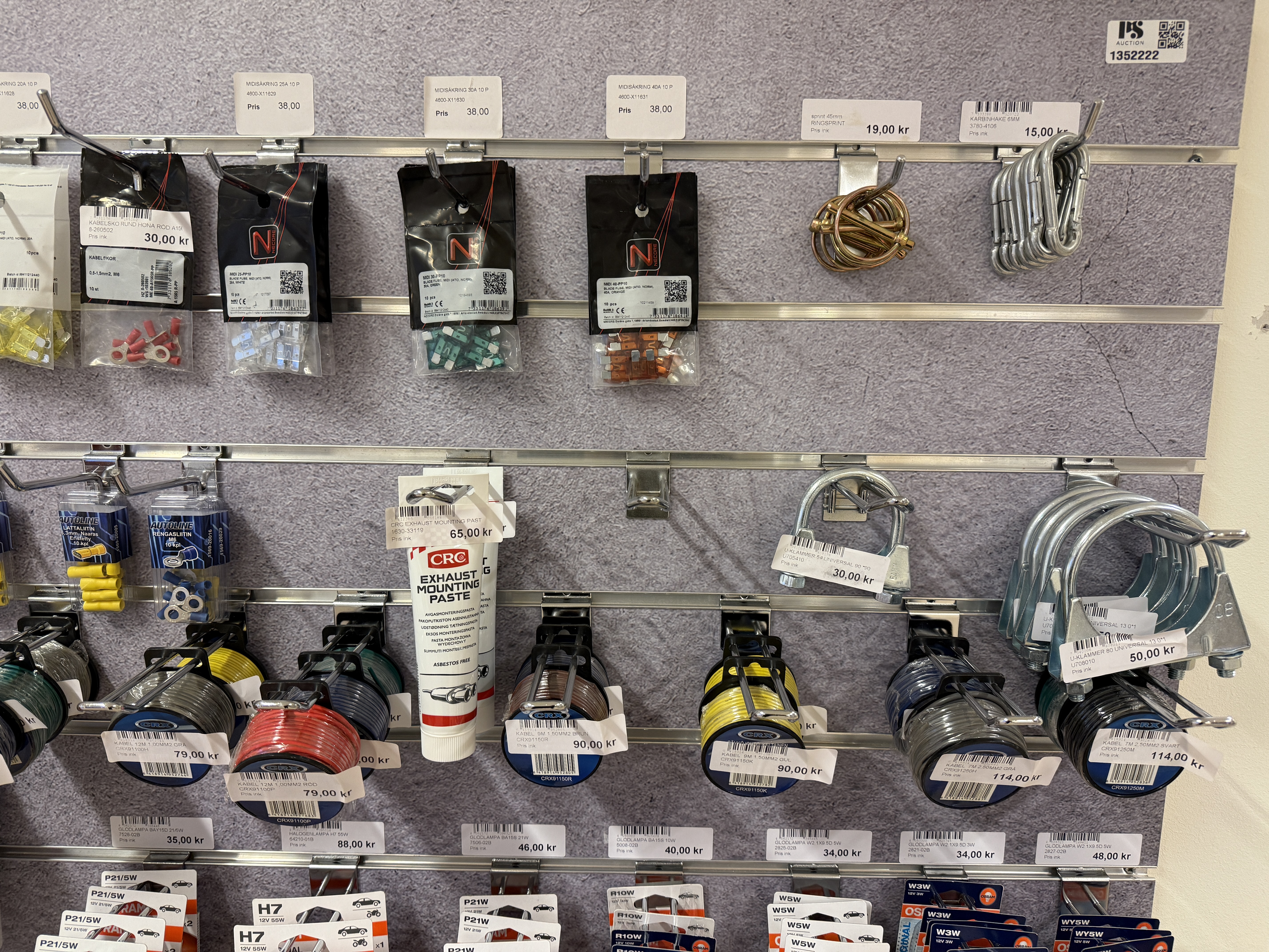 Wall board with spare parts for trailers etc. - PS Auction - We value ...