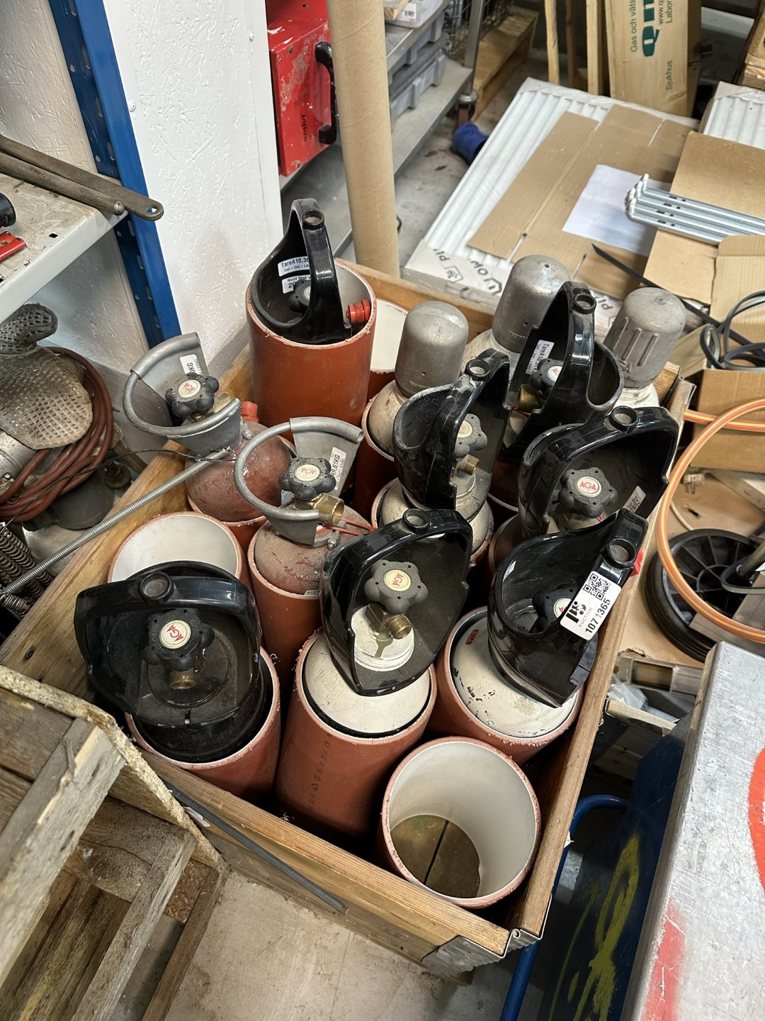 12 st gasflaskor 5 L, oxygen, acetylen, nitrogen - Auktioner online ...