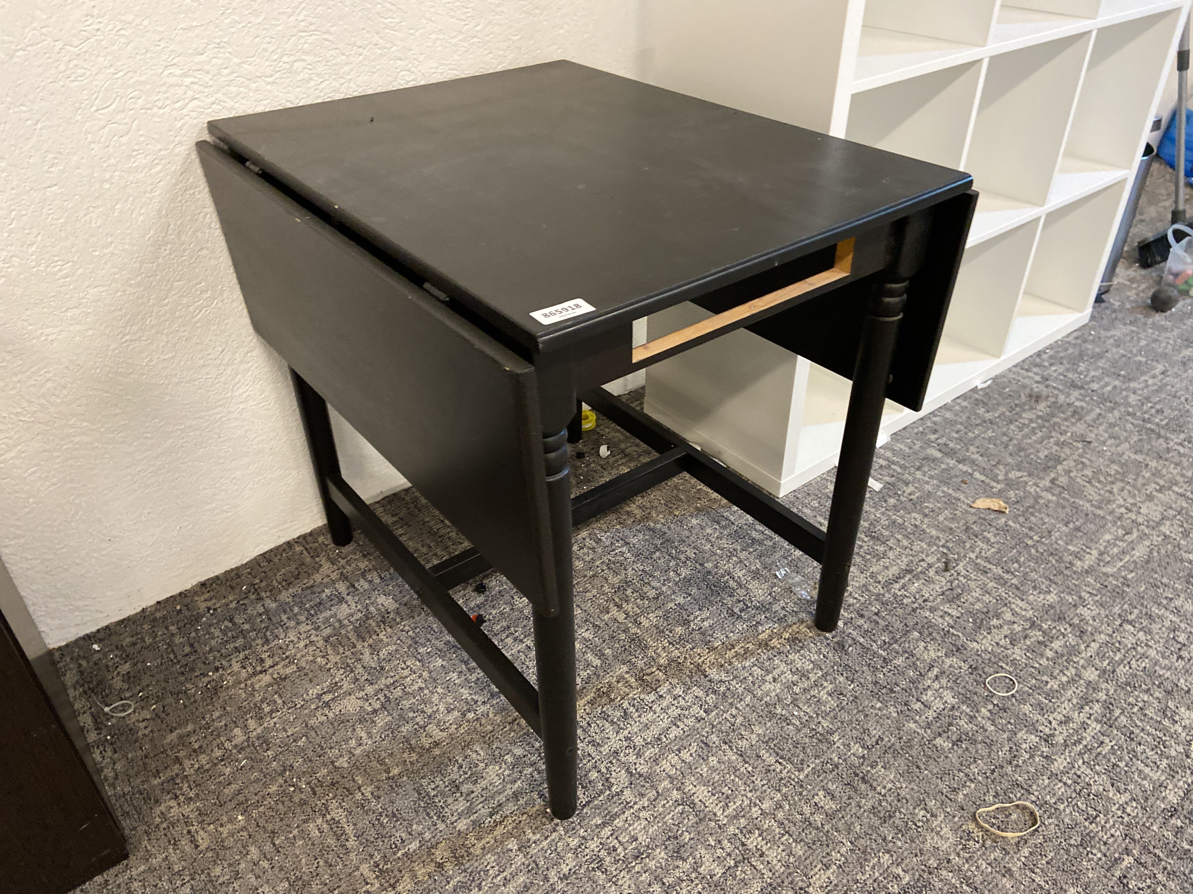 Soffa, hurts, klaffbord samt hylla - Auktioner online - Nätauktioner ...