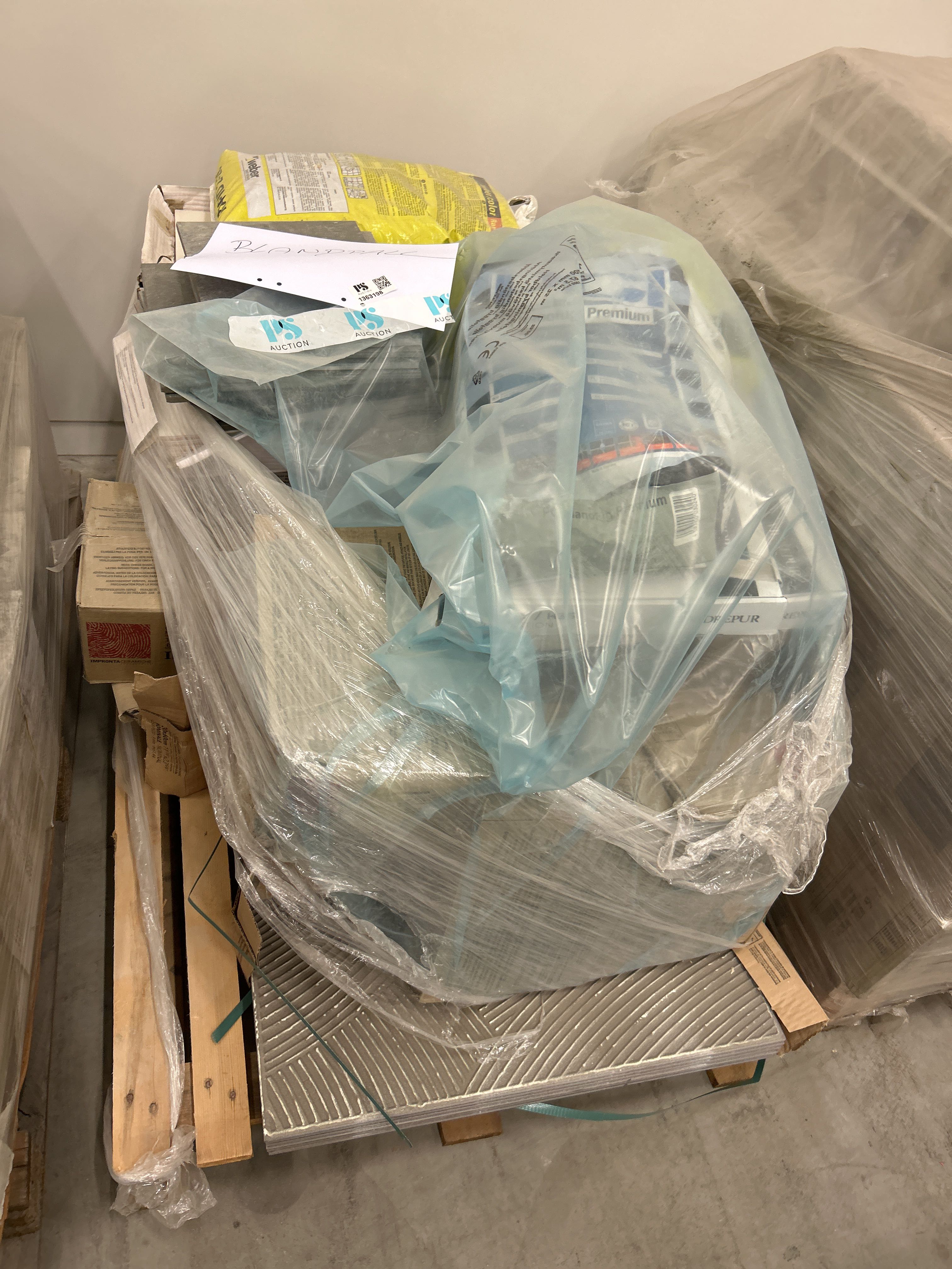 Mixed pallet with tiles, clinker and fix - PS Auction - We value the ...