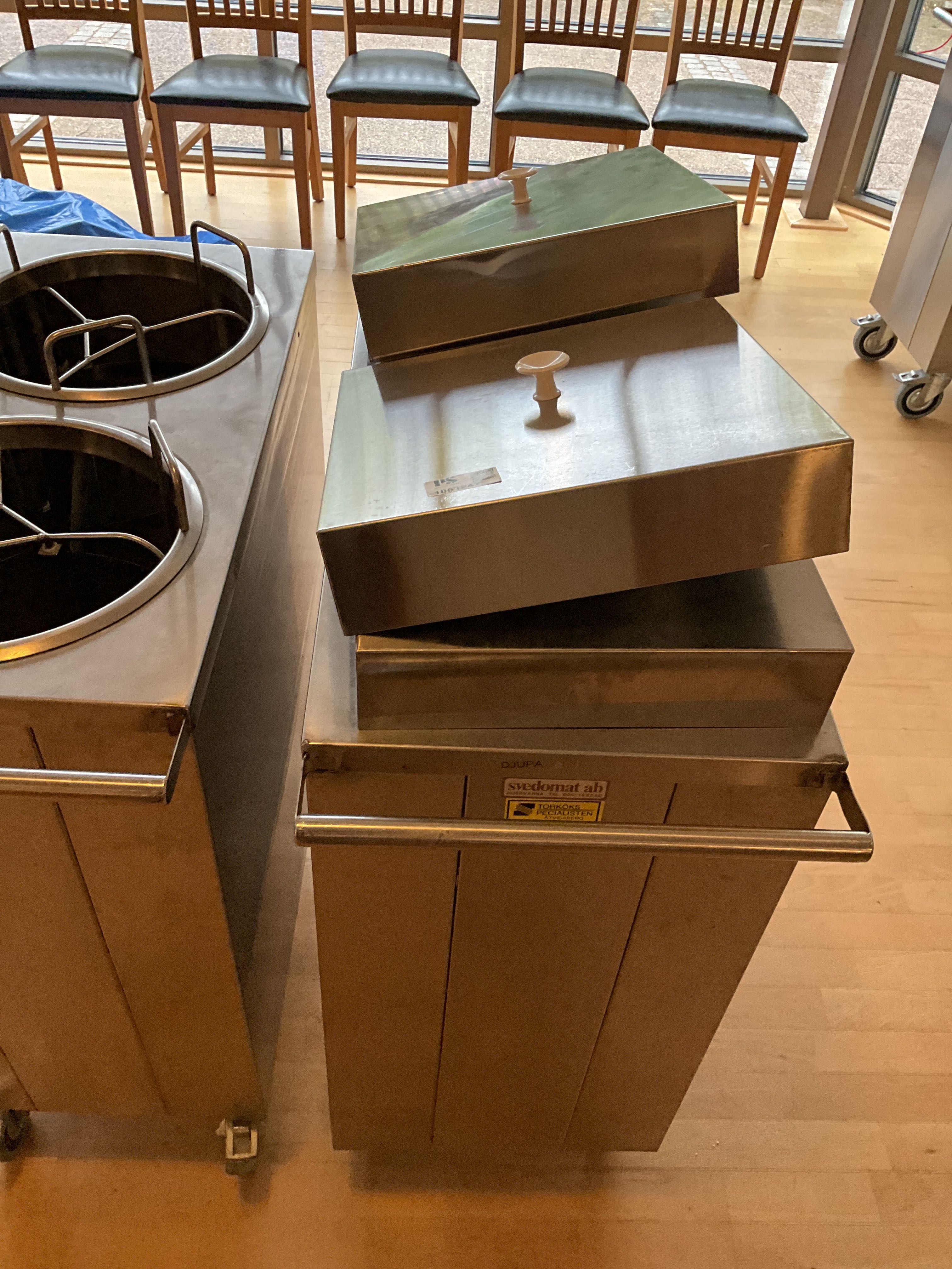 Plate trolleys with lids - PS Auction - We value the future - Largest ...