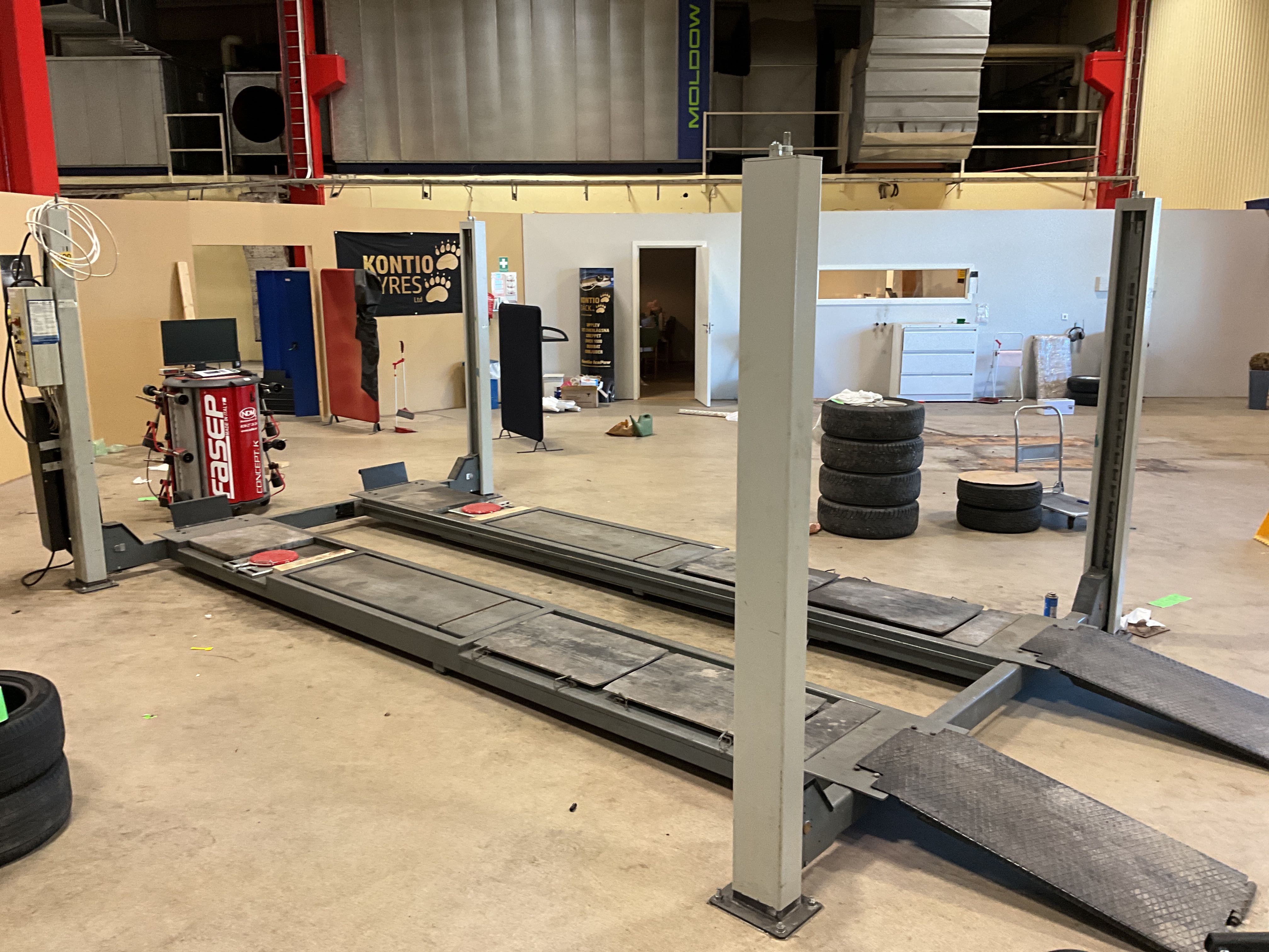 4-pillar lift OMA 526LT-ALT 5-Ton - PS Auction - We value the future ...