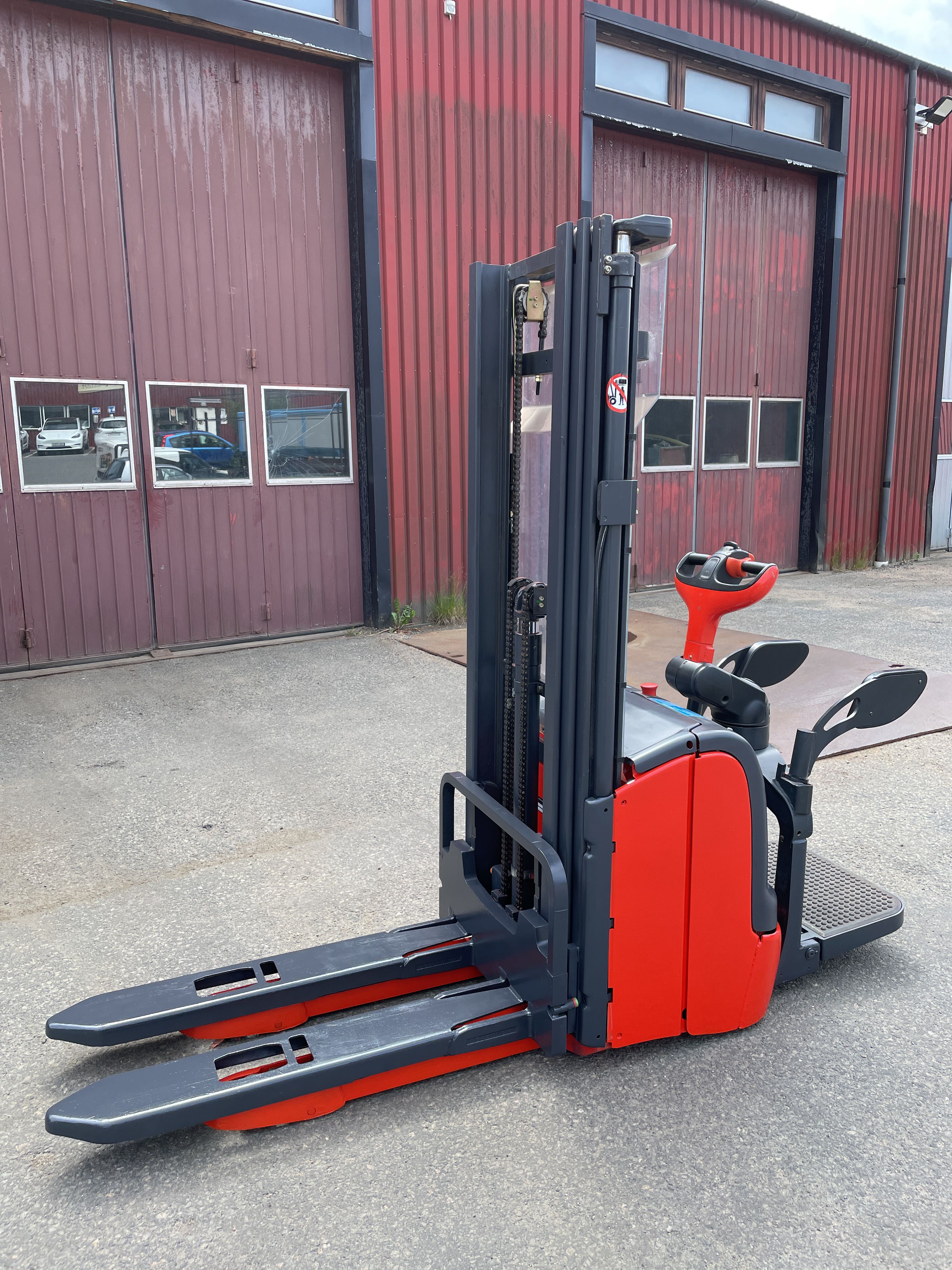 Stacker Linde L14AP, 2007, lifting height 4716mm - PS Auction - We ...