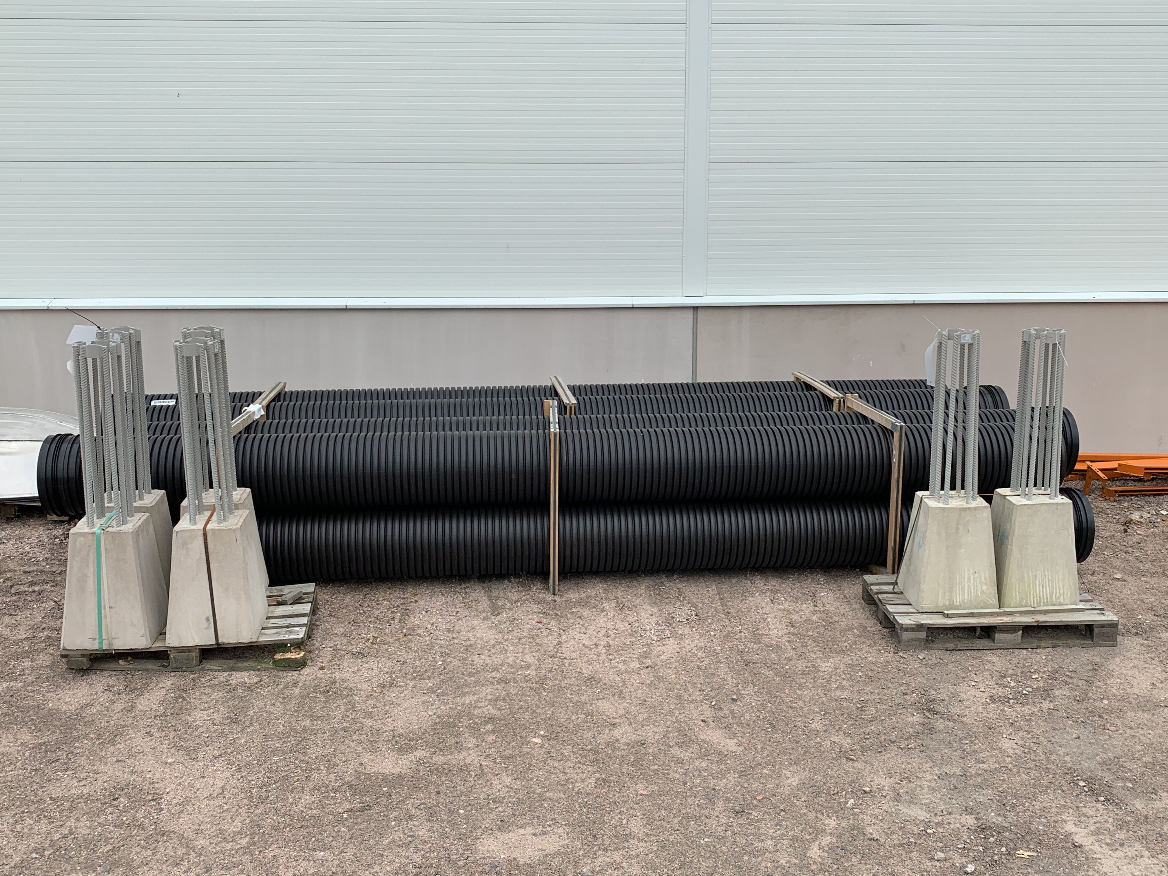 8 road pipes 458/400mm L=6m & 6 foundations M10 ESV - PS Auction - We ...