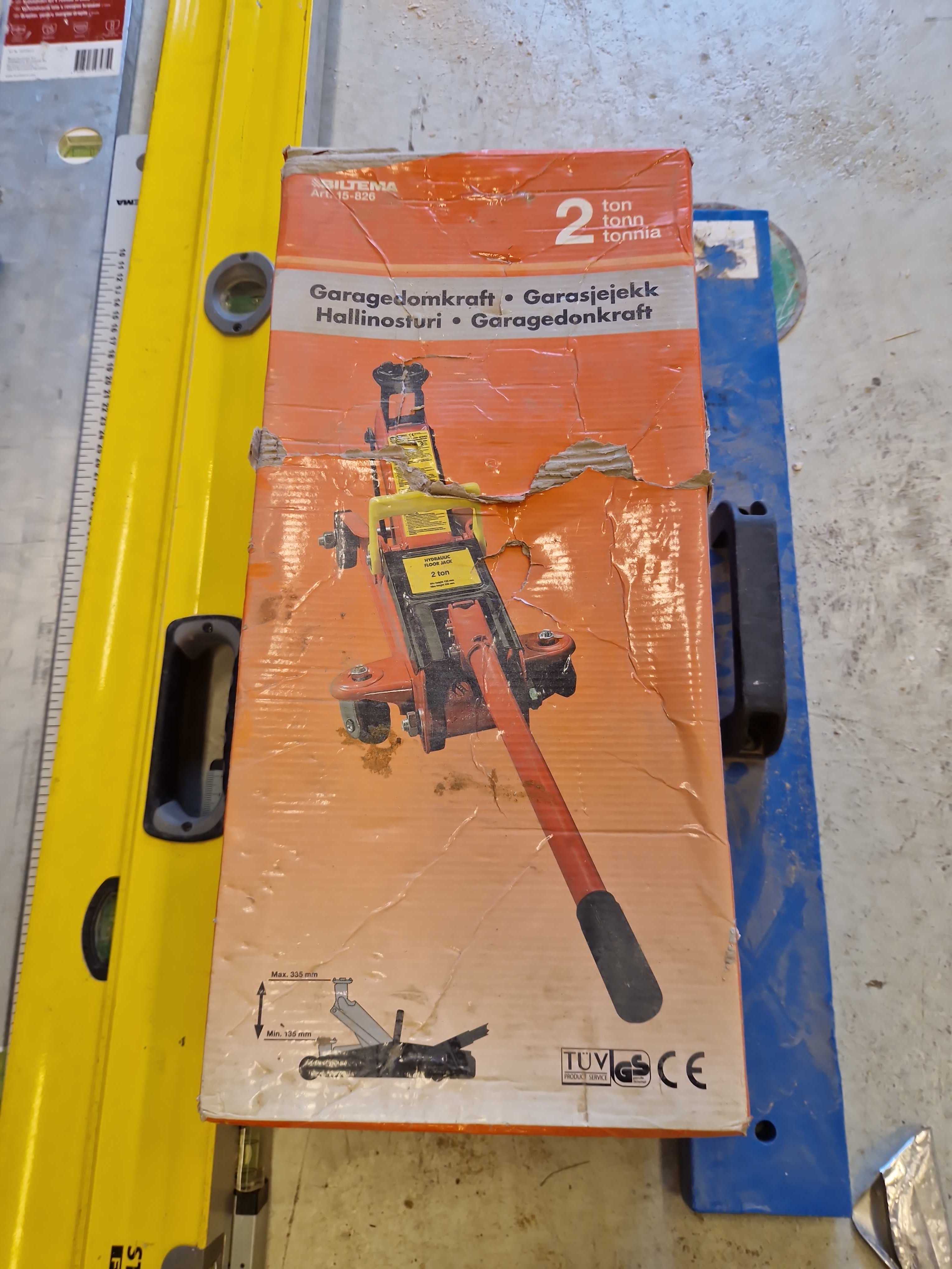 Spirit level, saw rail, stand and jack, etc - PS Auction - We value the ...