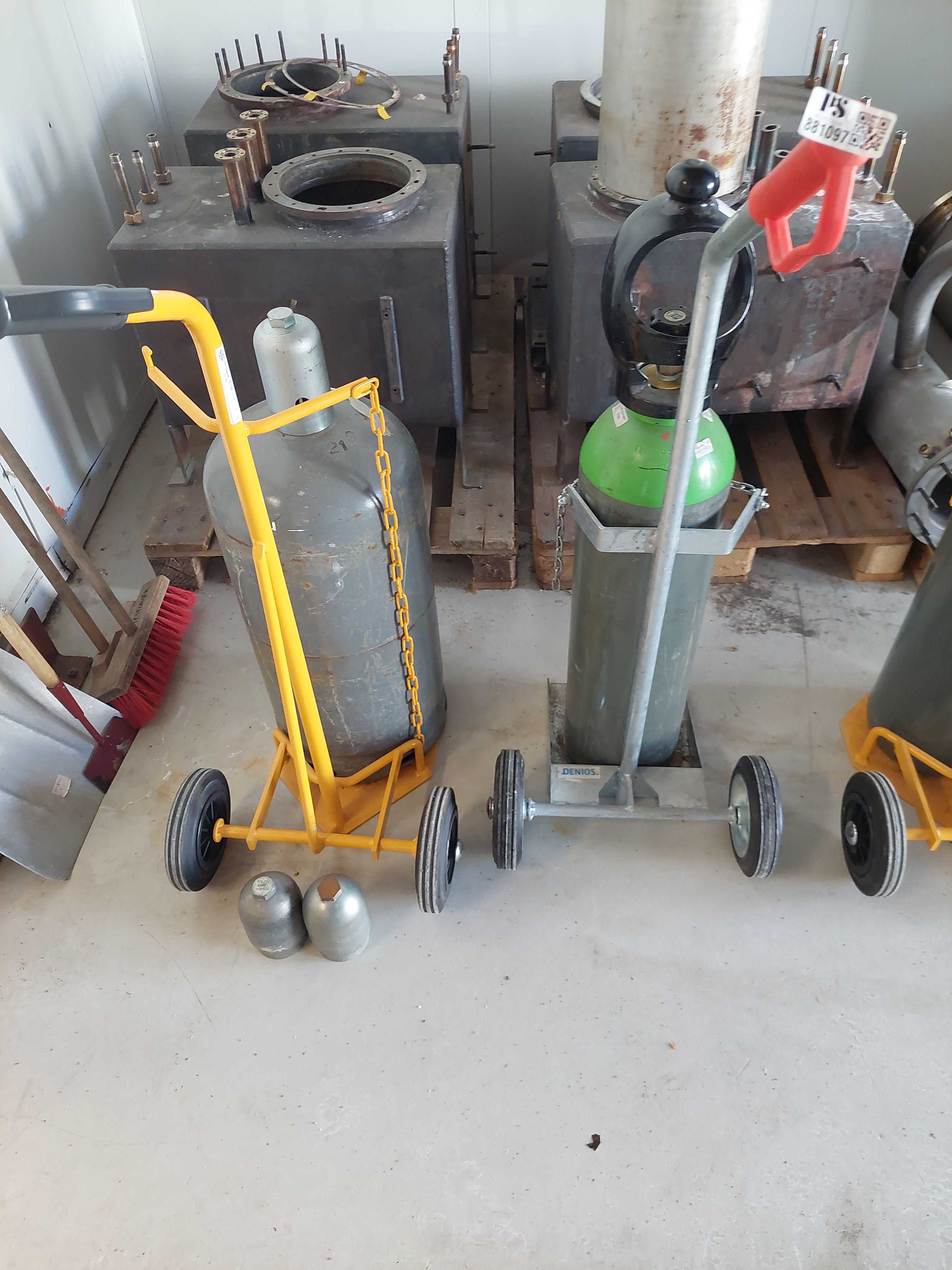 Carts for gas bottles 2 pcs - PS Auction - We value the future ...
