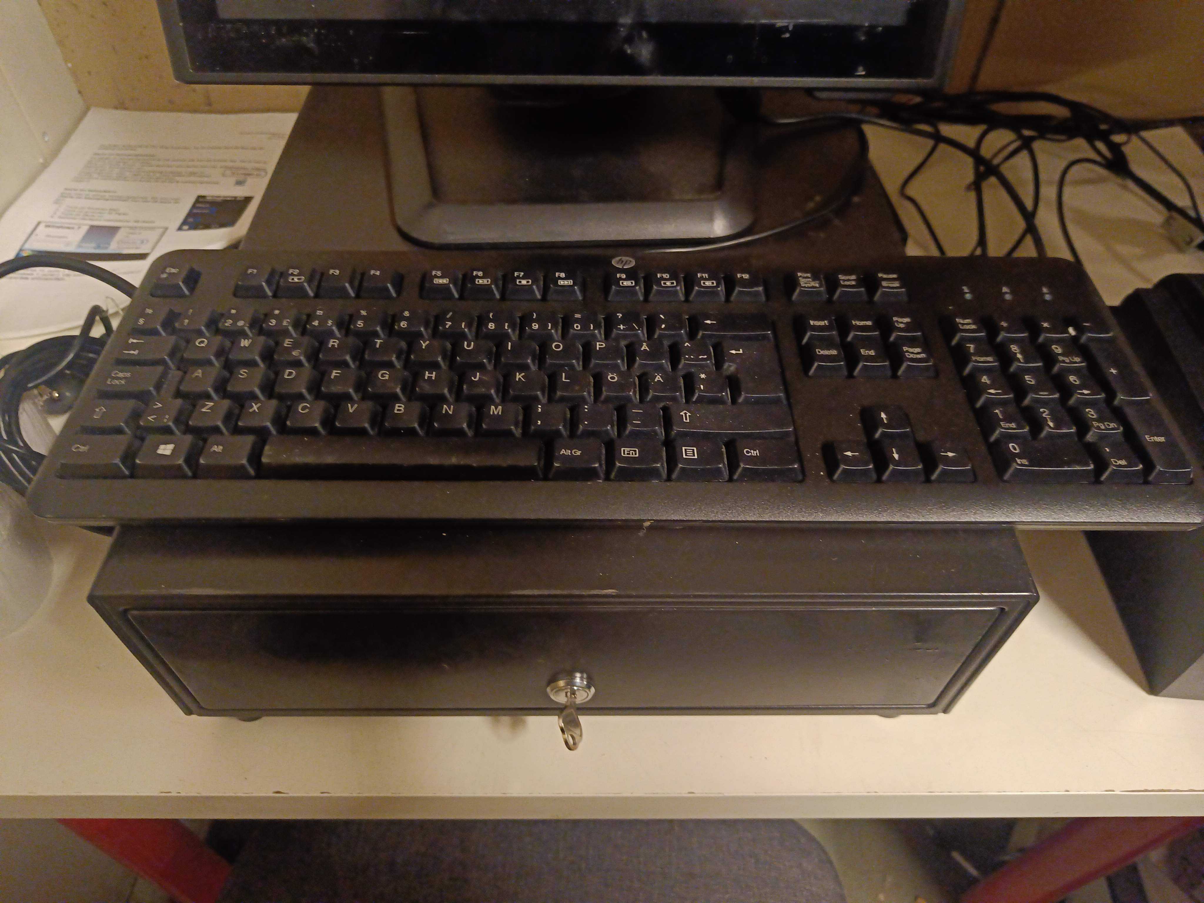 Kassasystem Sharp RZ-X700 - Auktioner online - Nätauktioner ...