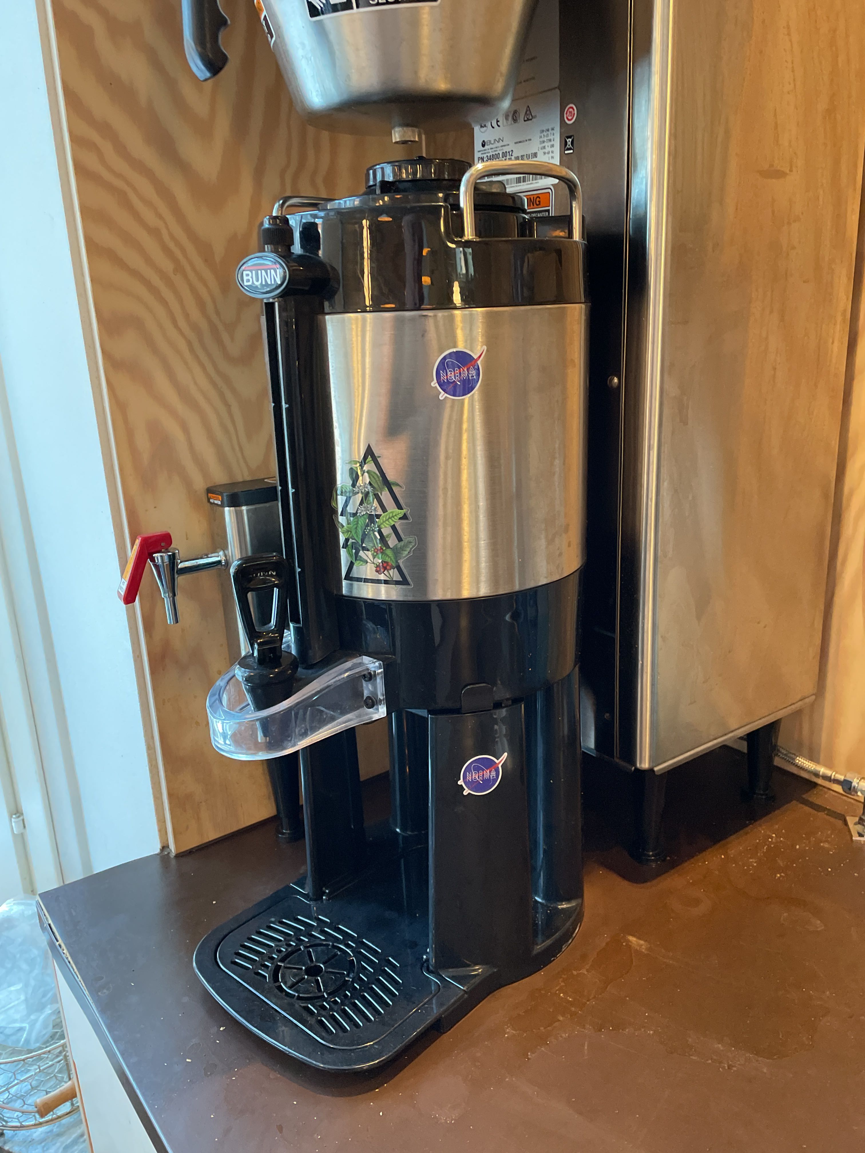 Kaffebryggare Bunn ICB Tower & termosar - Auktioner online ...