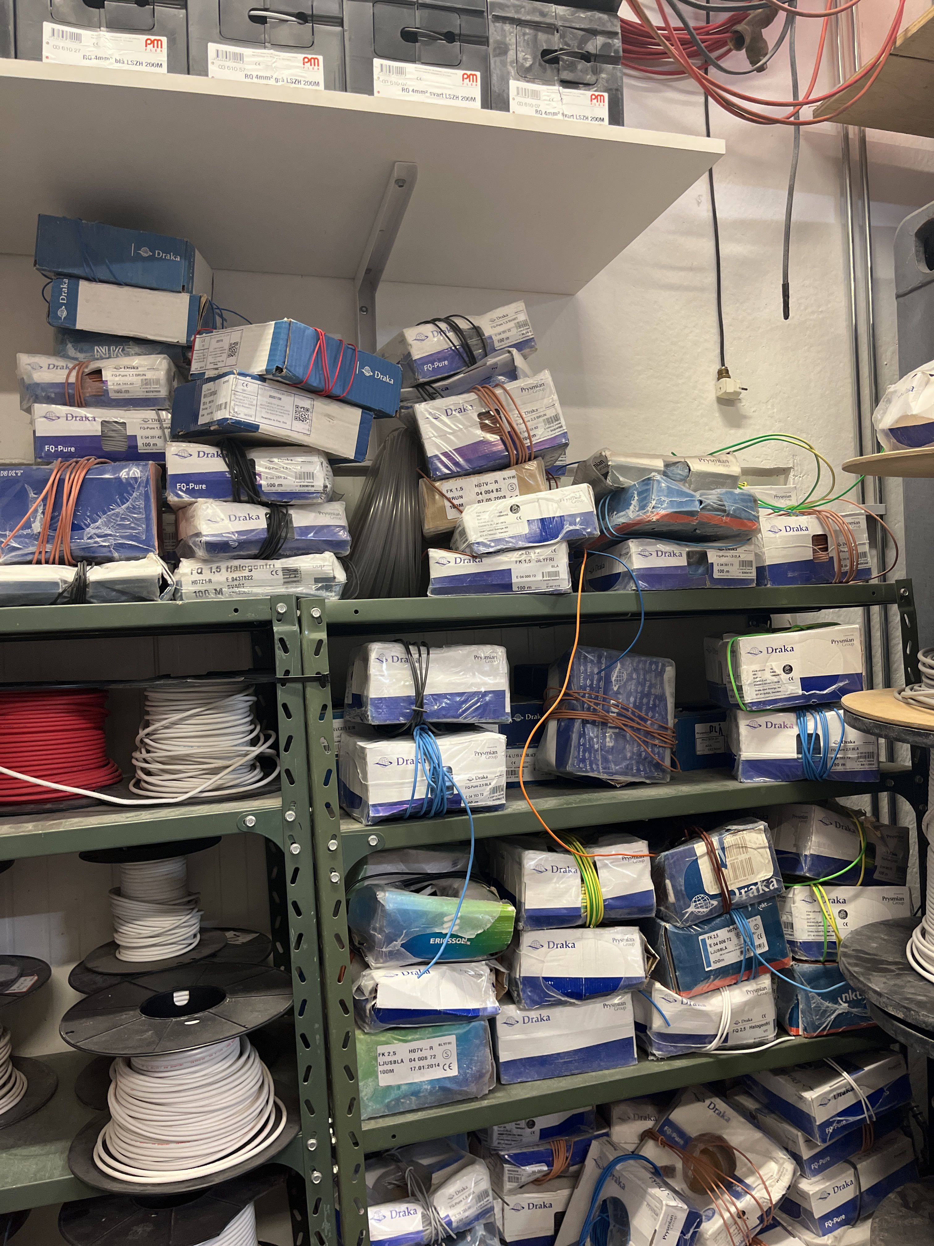 3 shelf sections with cabling - PS Auction - We value the future ...