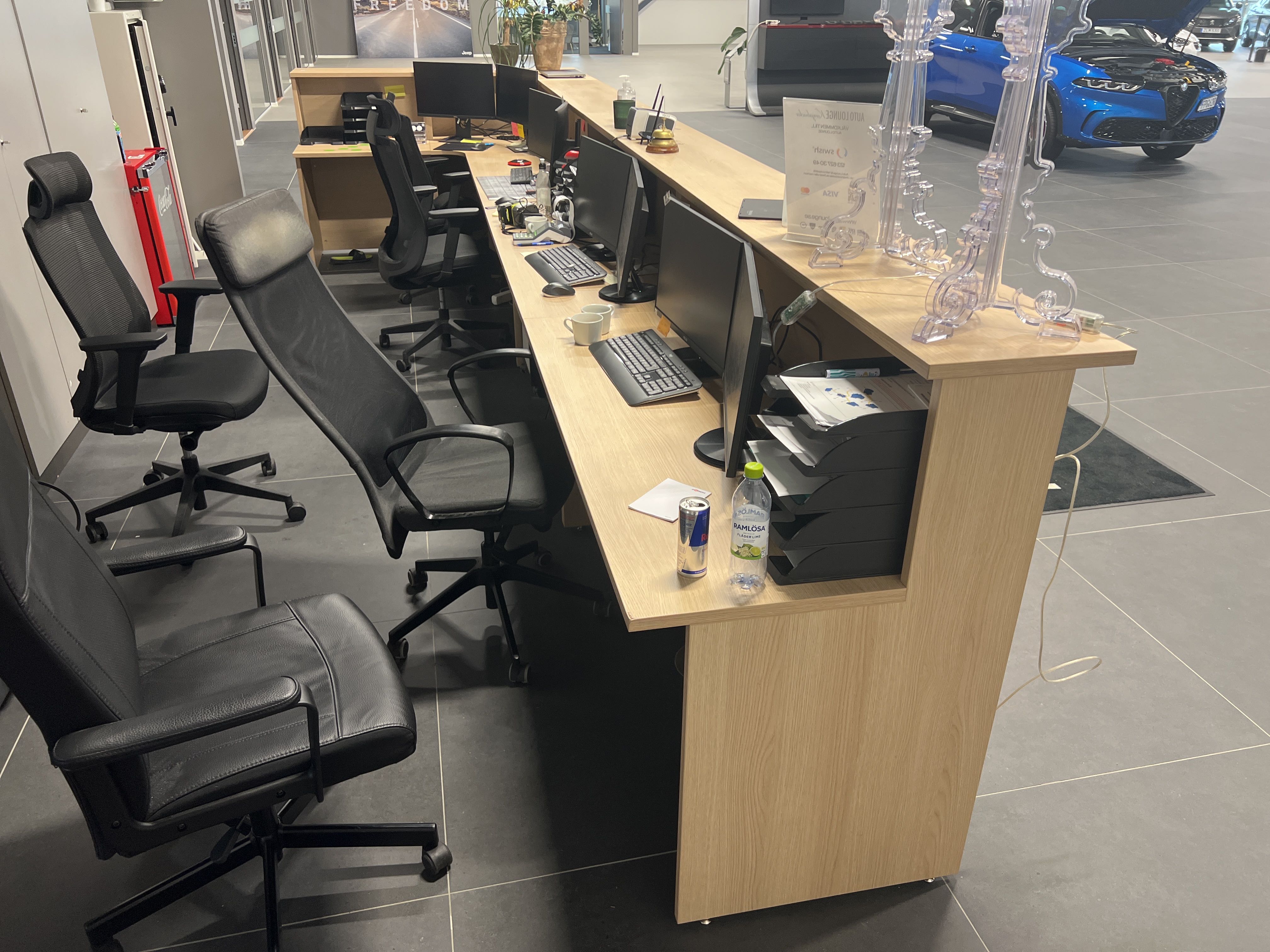 Reception reception - Counter, Office chairs & cupboards - PS Auction ...