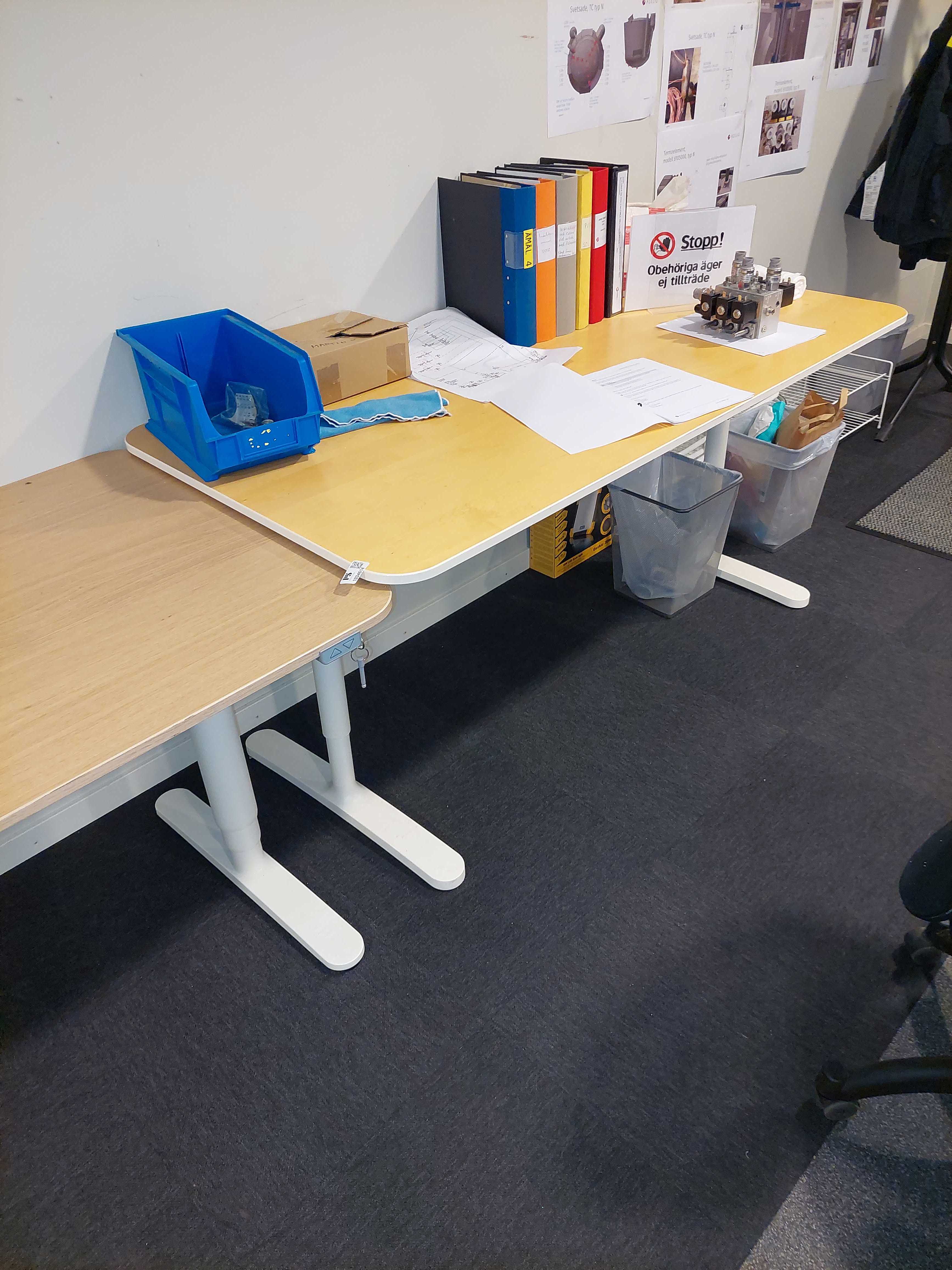 2 desks - PS Auction - We value the future - Largest in net auctions