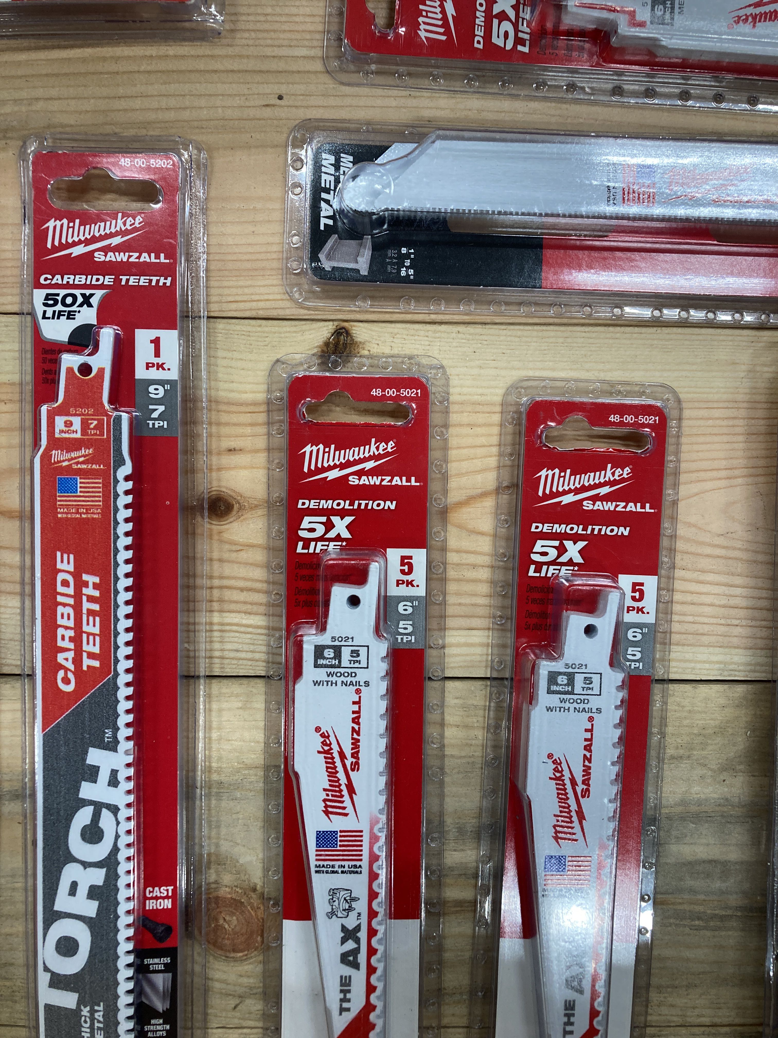 Assortment with tiger saw blade Milwaukee - PS Auction - We value the ...