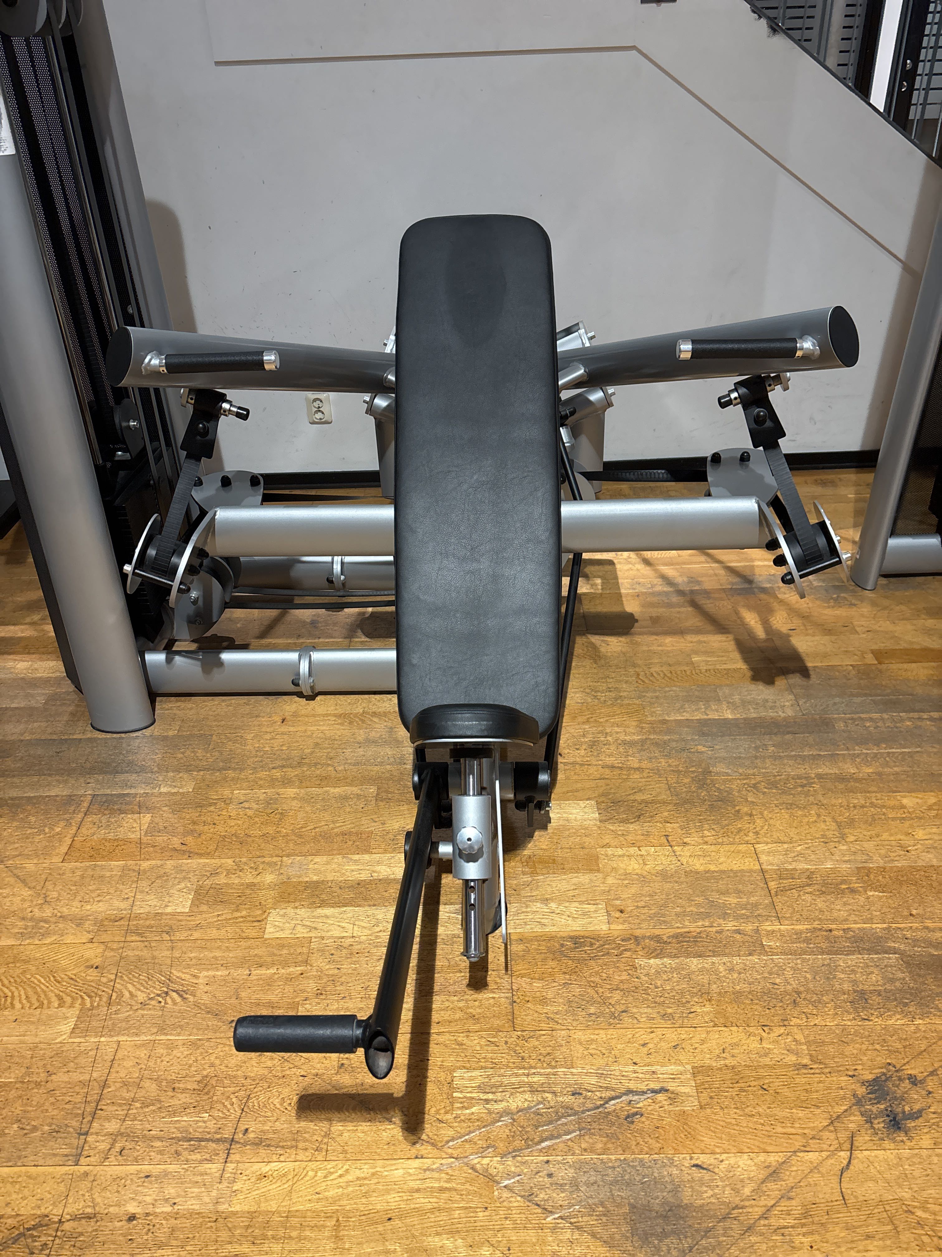 Gym80 International exercise machine – Chest press - PS Auction - We ...