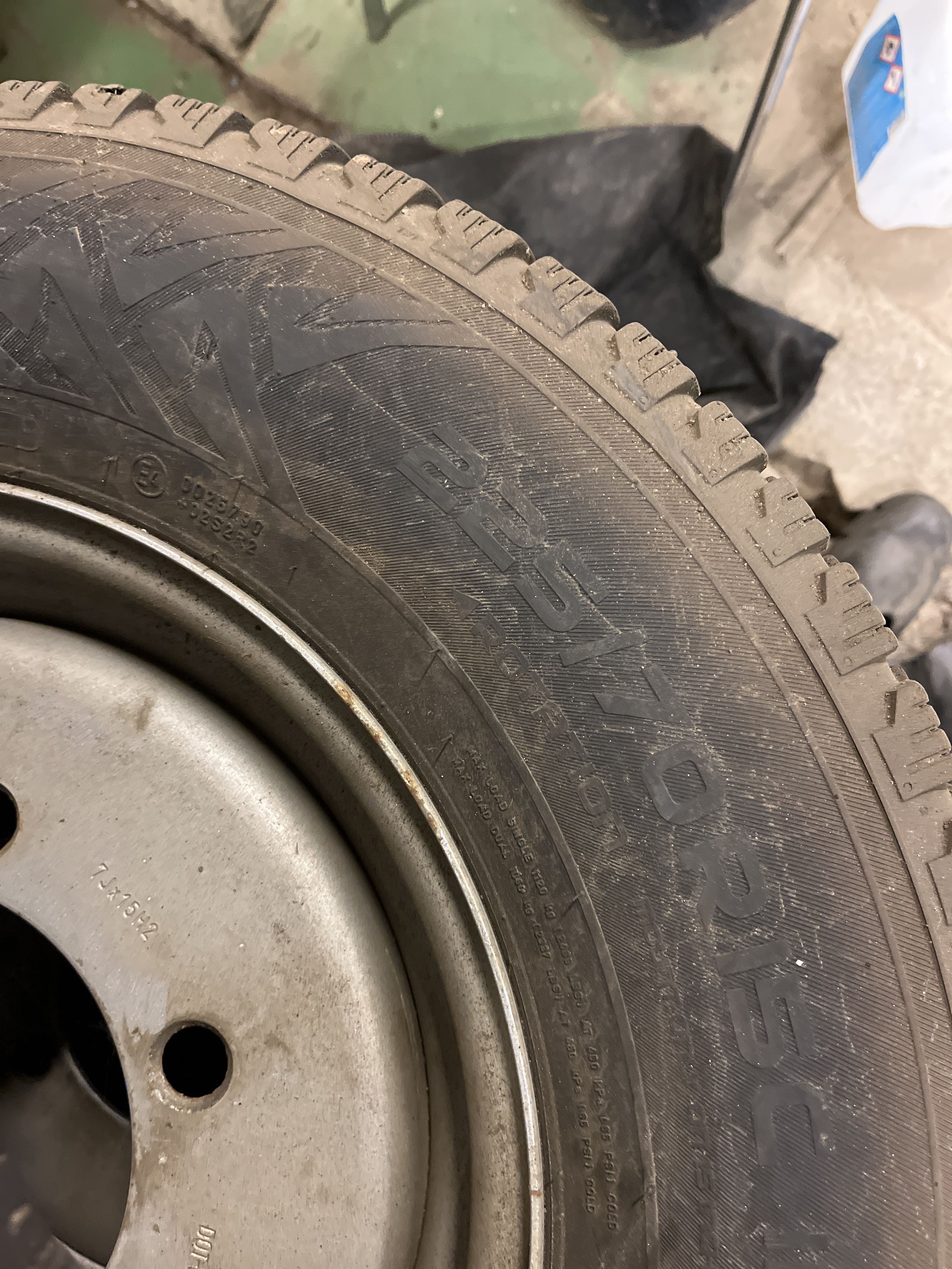 4st Vinterdäck Tigar CargoSpeed Winter 225/70 R15C 112/110R - Auktioner ...
