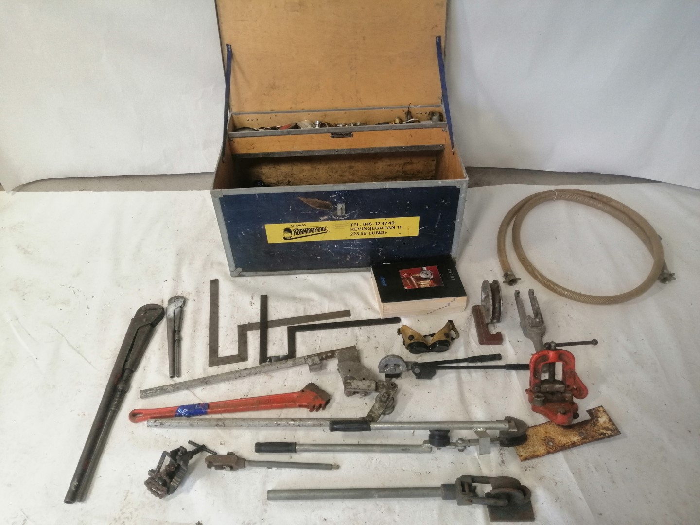 Fitter box with plumbing accessories - PS Auction - We value the future ...