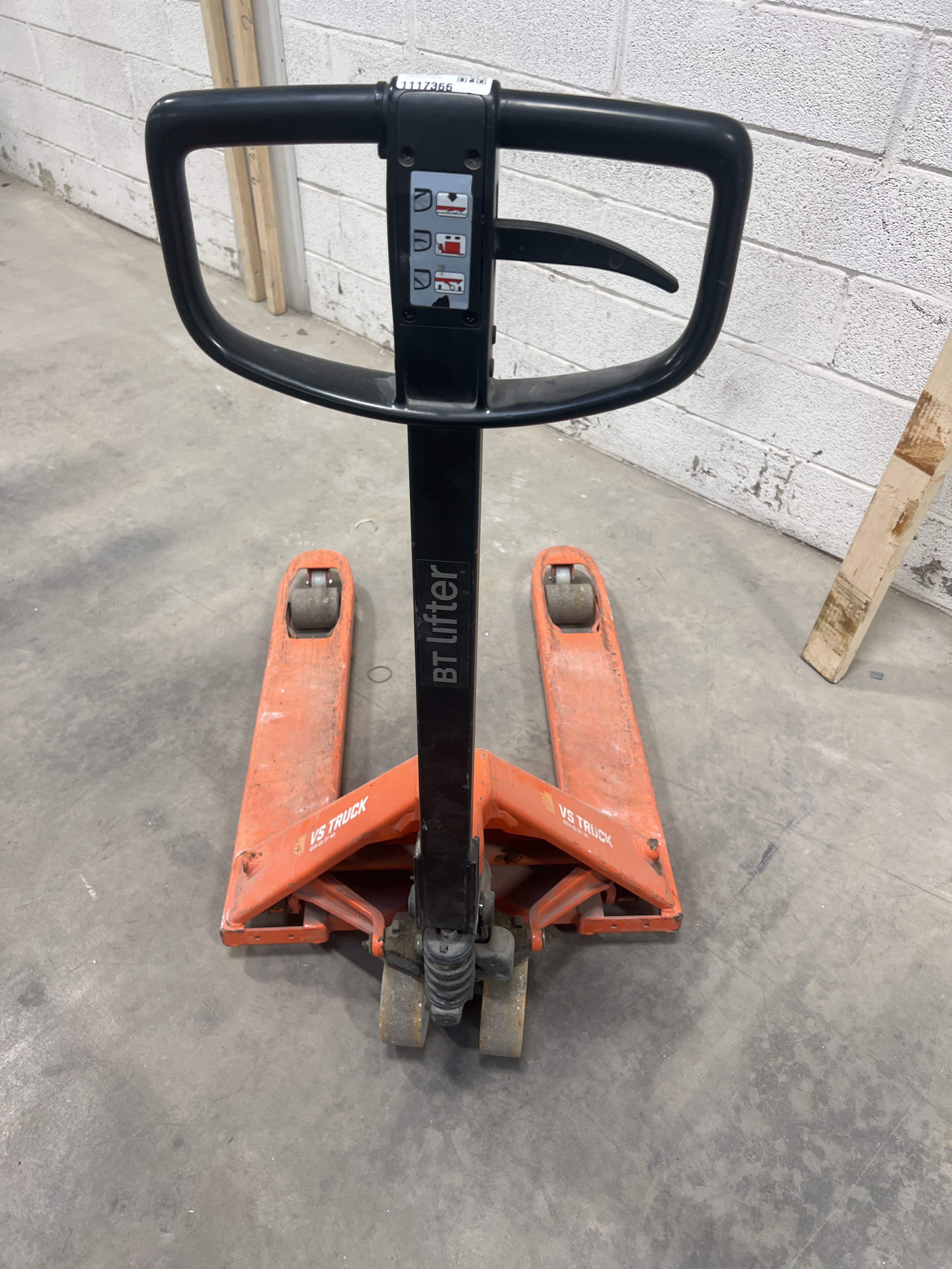 Pallet tractor BT lifts with Sjöpall - PS Auction - We value the future ...