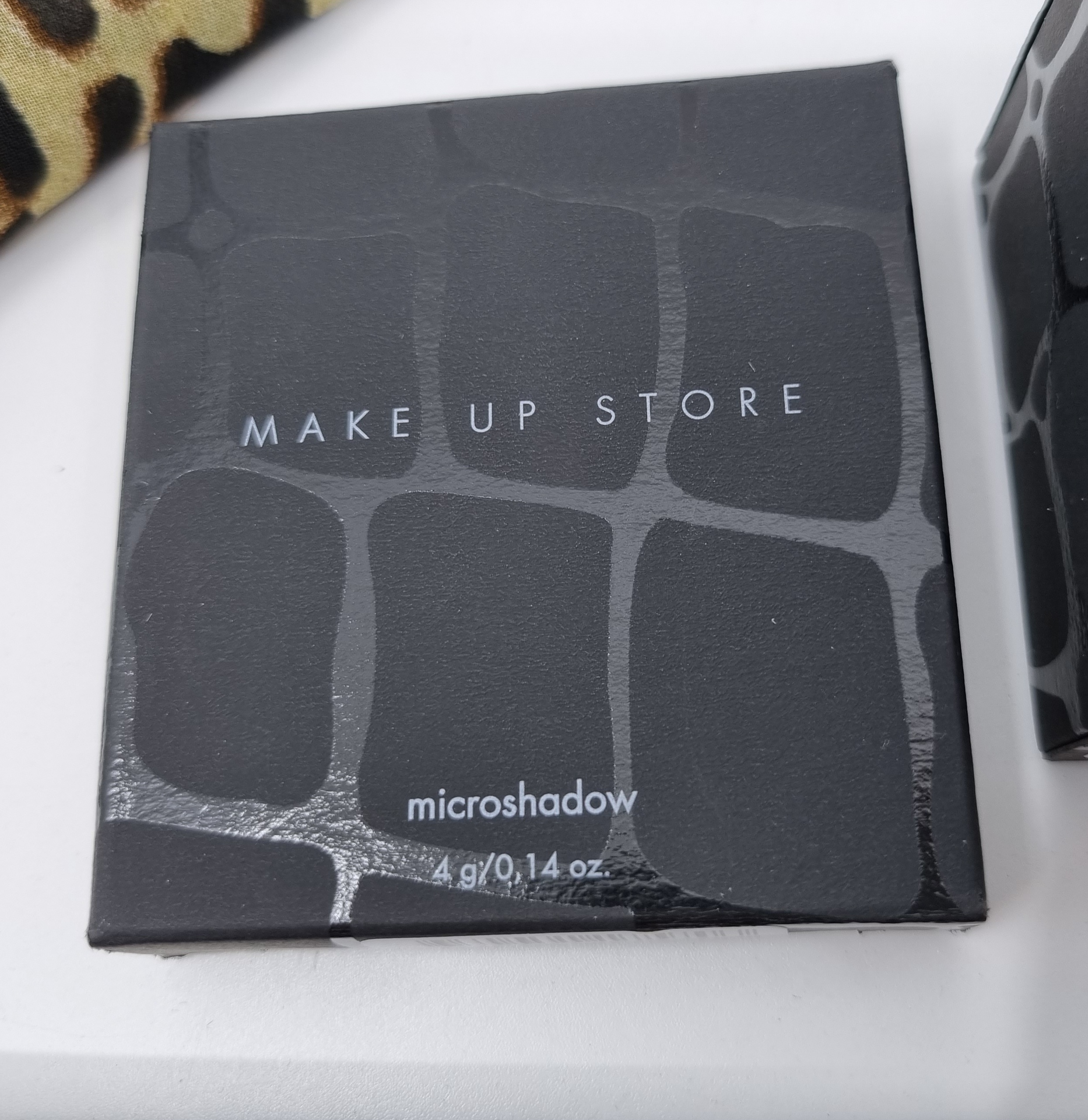 2 st Make Up Store smink-kit med sjal - Frakt ingår - Auktioner online ...