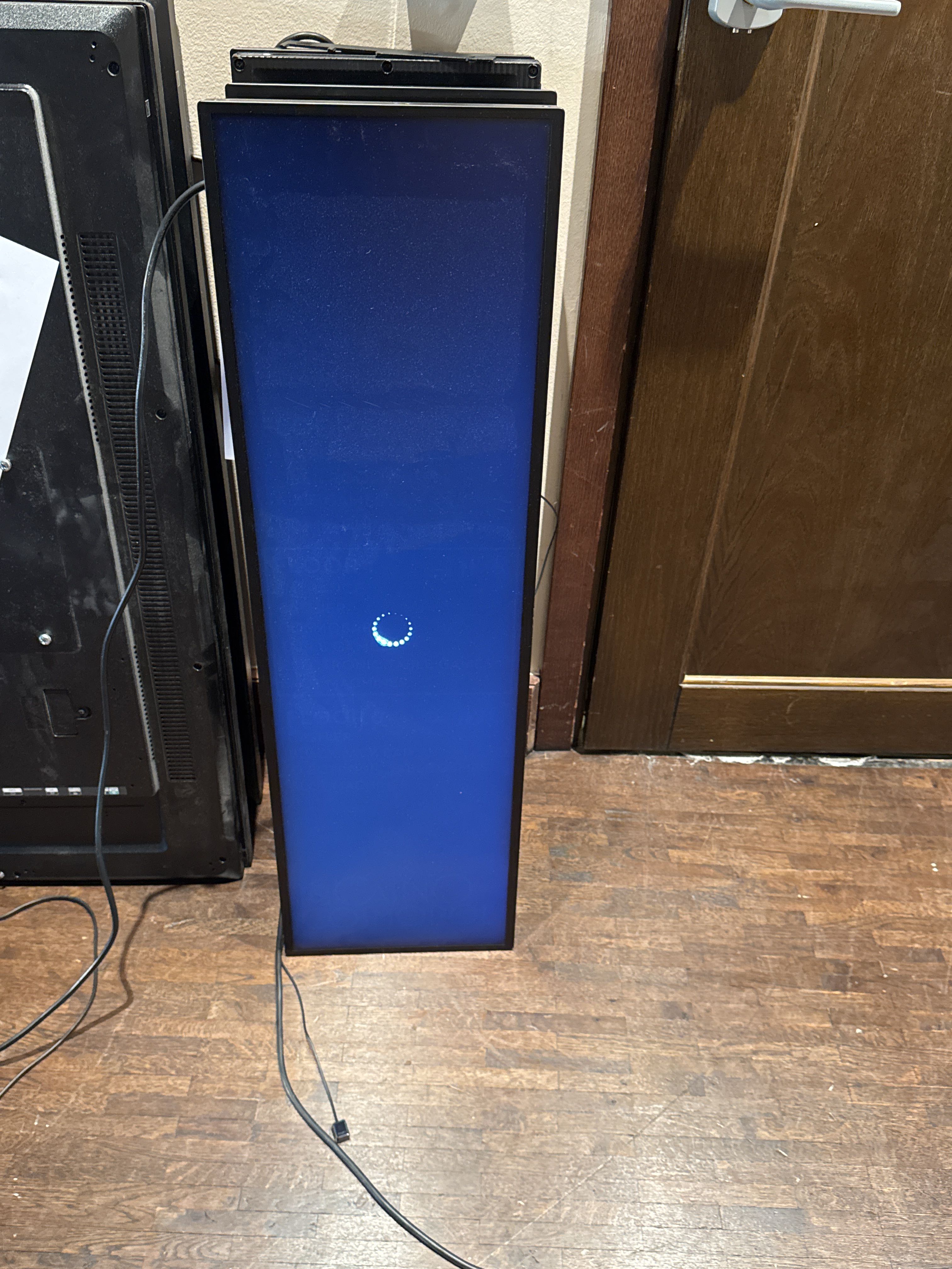 Bildskärmar stretch display 4st 37" - Samsung SH37R - Auktioner online ...