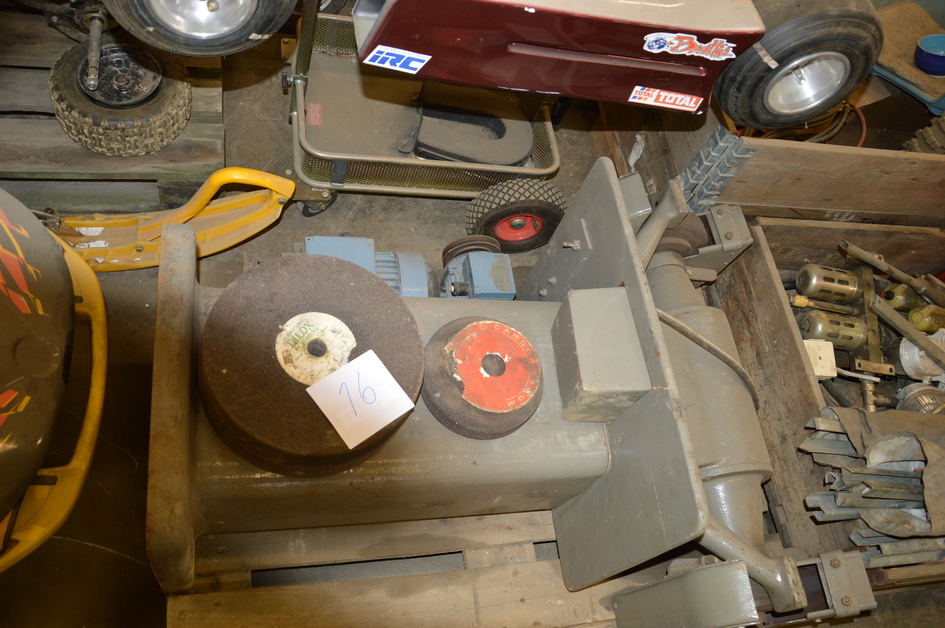 Pillar grinder with two grinders (16) - PS Auction - We value the ...