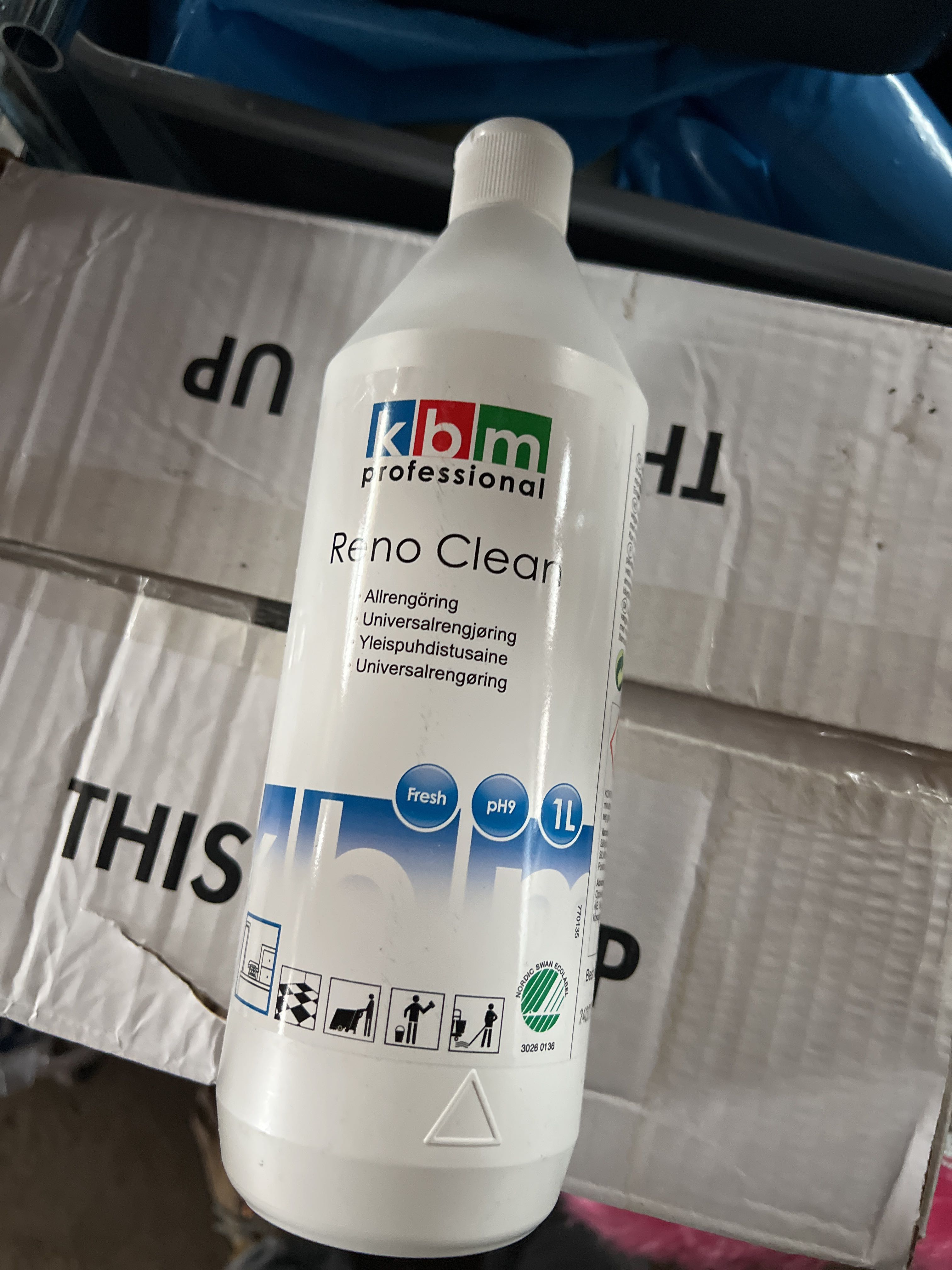 Cleaning equipment 2 cleaning trolleys - PS Auction - We value the ...