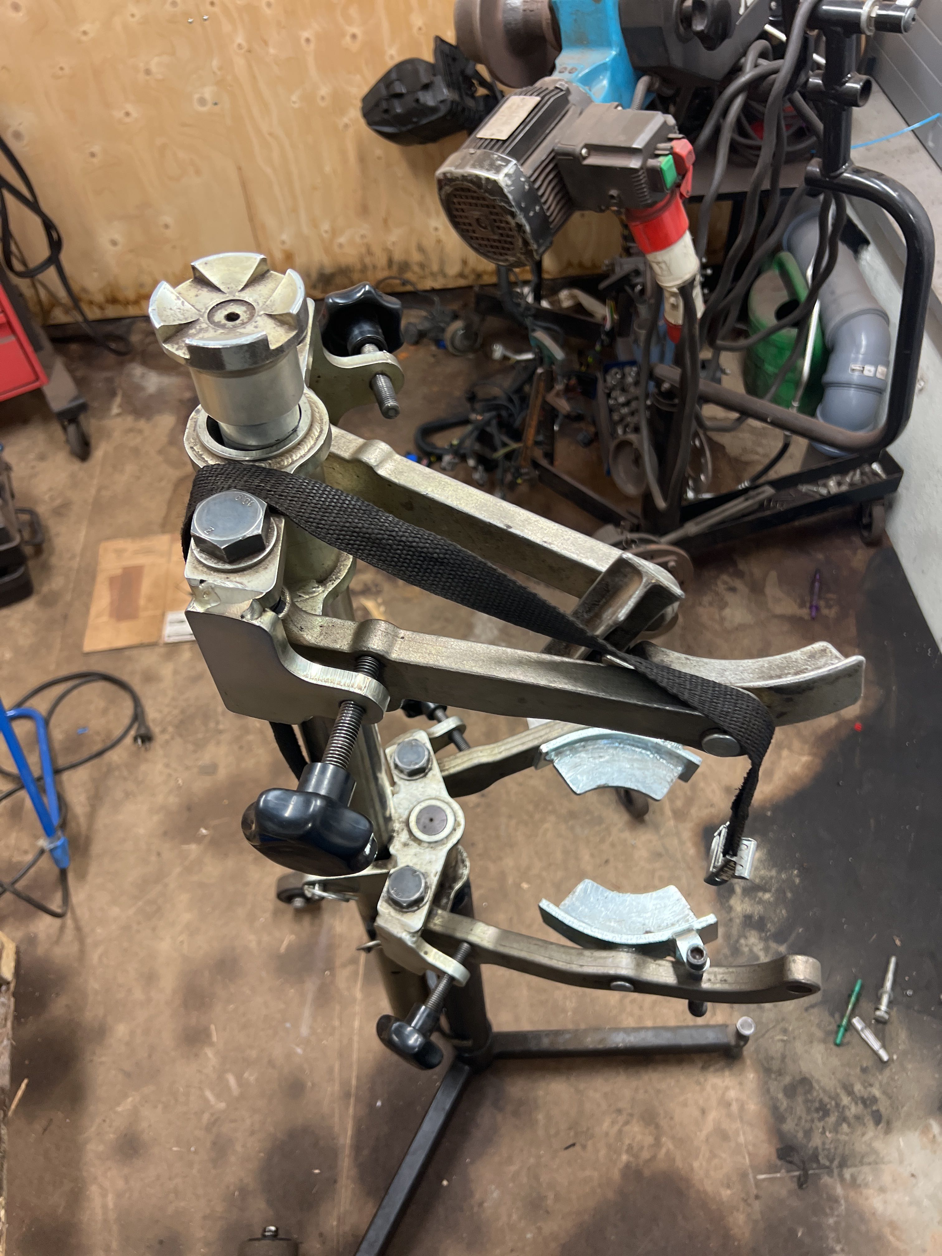 Brake stand on wheels - PS Auction - We value the future - Largest in ...