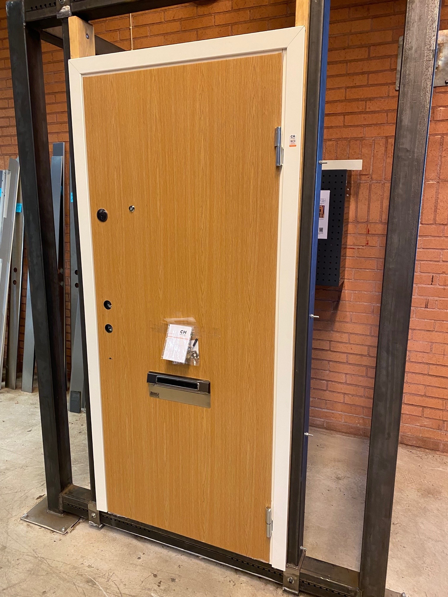 6 st HELT NYA säkerhetsdörrar CH 133, SS-EN 1627 RC3 (9 X 21) Färg ...