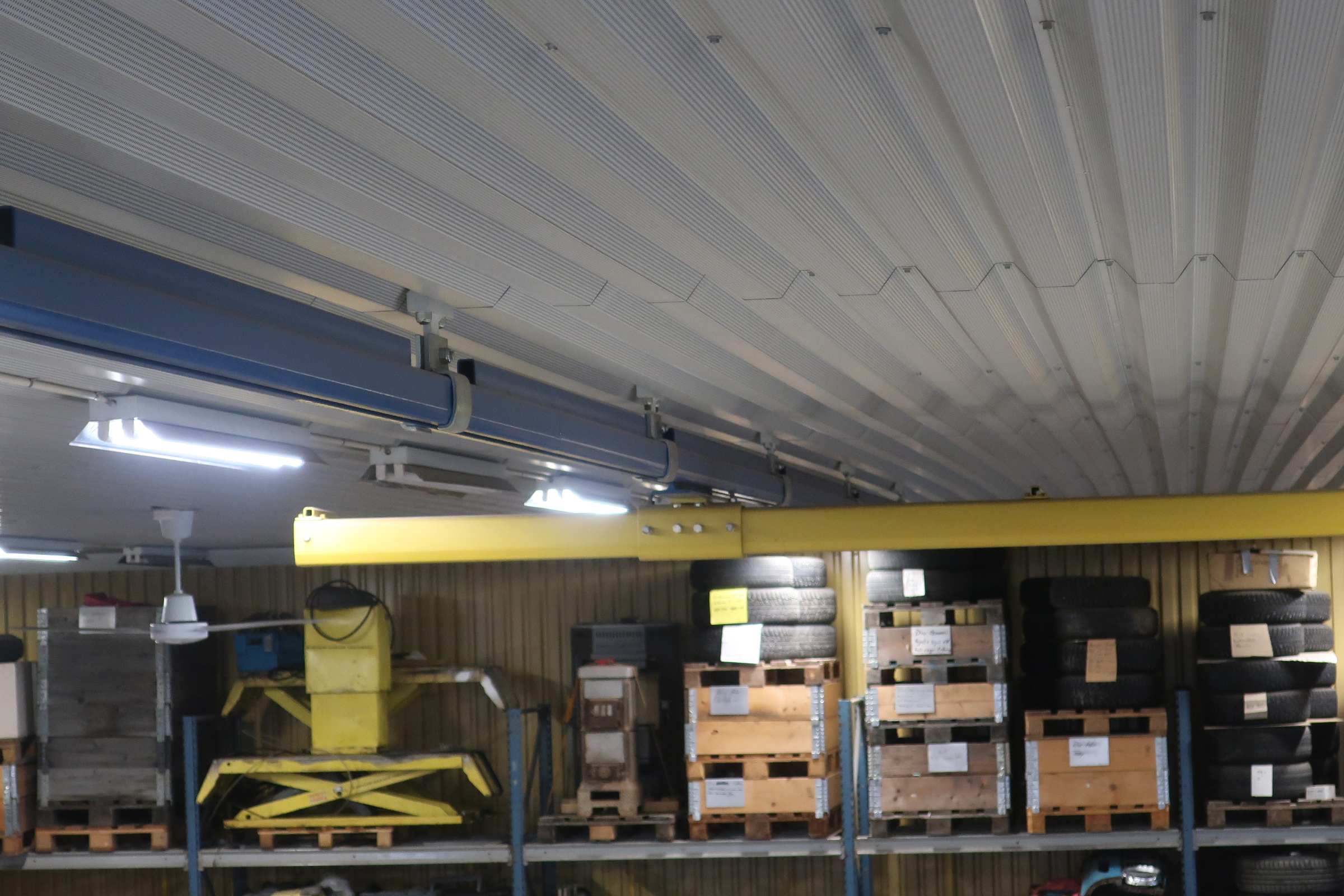 Light traverse with Demag chain hoists 500kg, beam and trolleys, LP ...