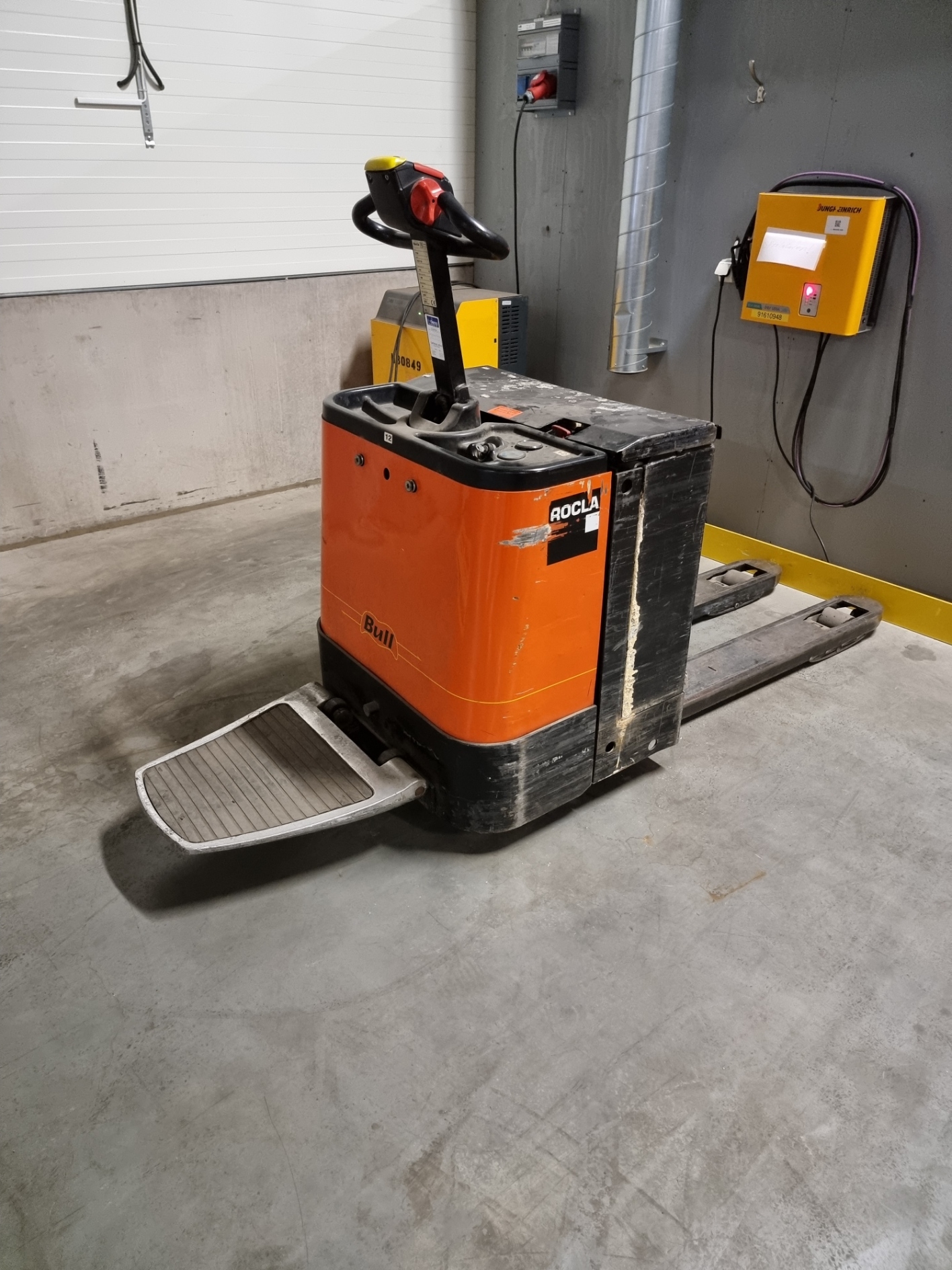 Low lift pallet truck Rocla Bull - PS Auction - We value the future ...
