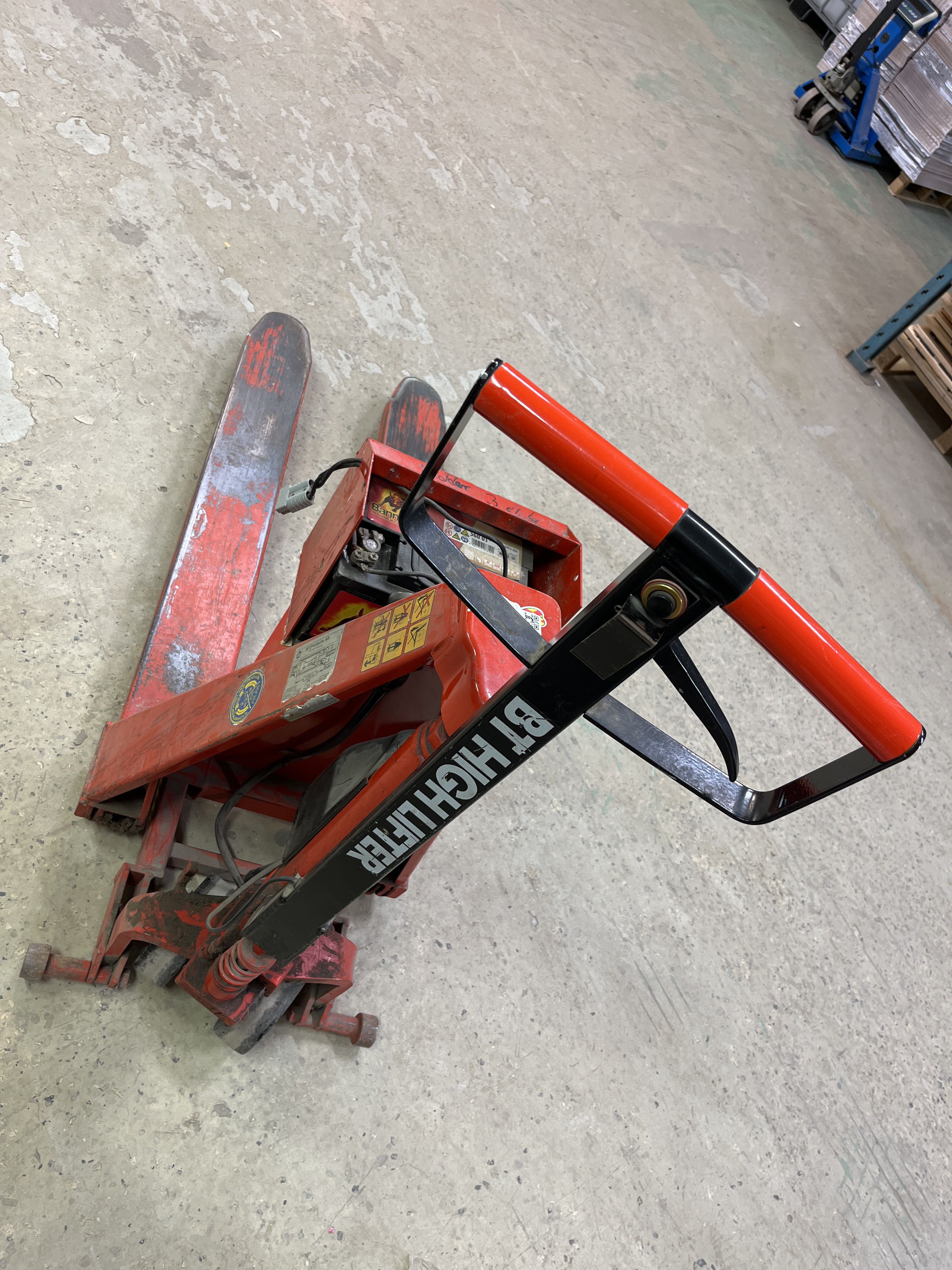 Höglyftande palldragare BT High Lifter - Auktioner online ...