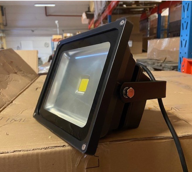 5 spotlights, 30 W, 4200 K - Shipping included - PS Auction - We value ...