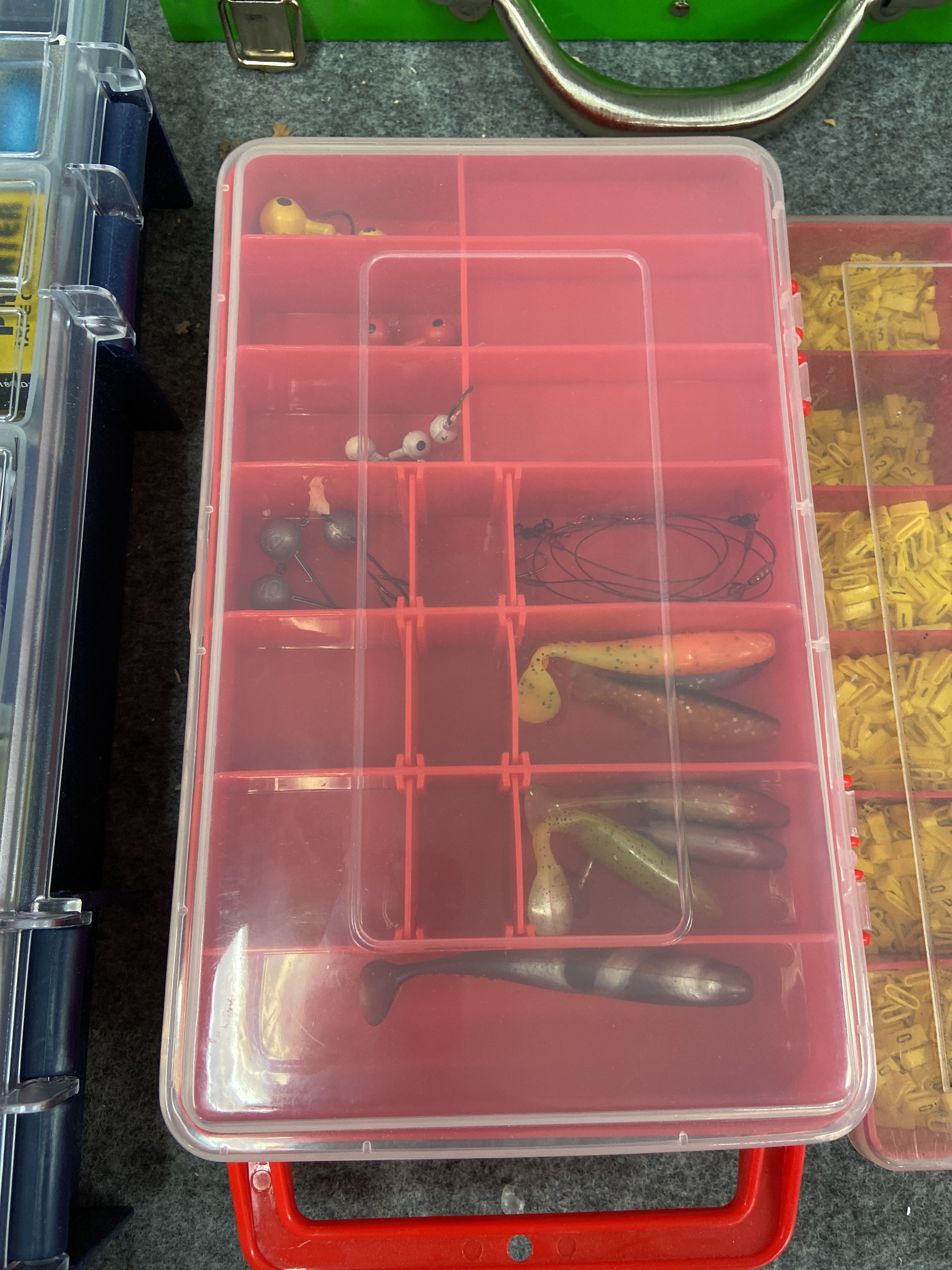 Assortment boxes with various contents and work gloves - PS Auction ...