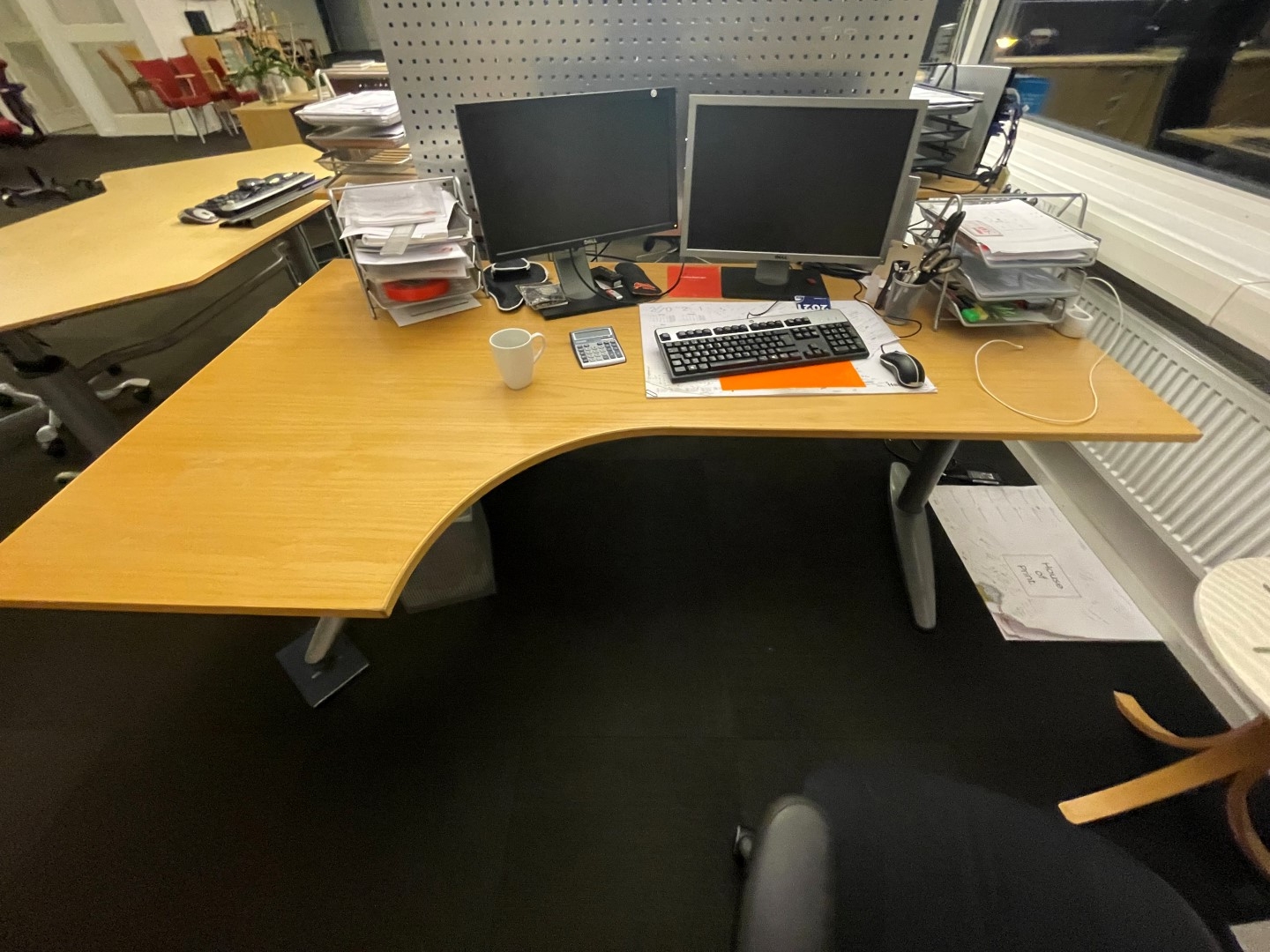 Office workstations 3 pcs, raise and lower desks - PS Auction - We ...