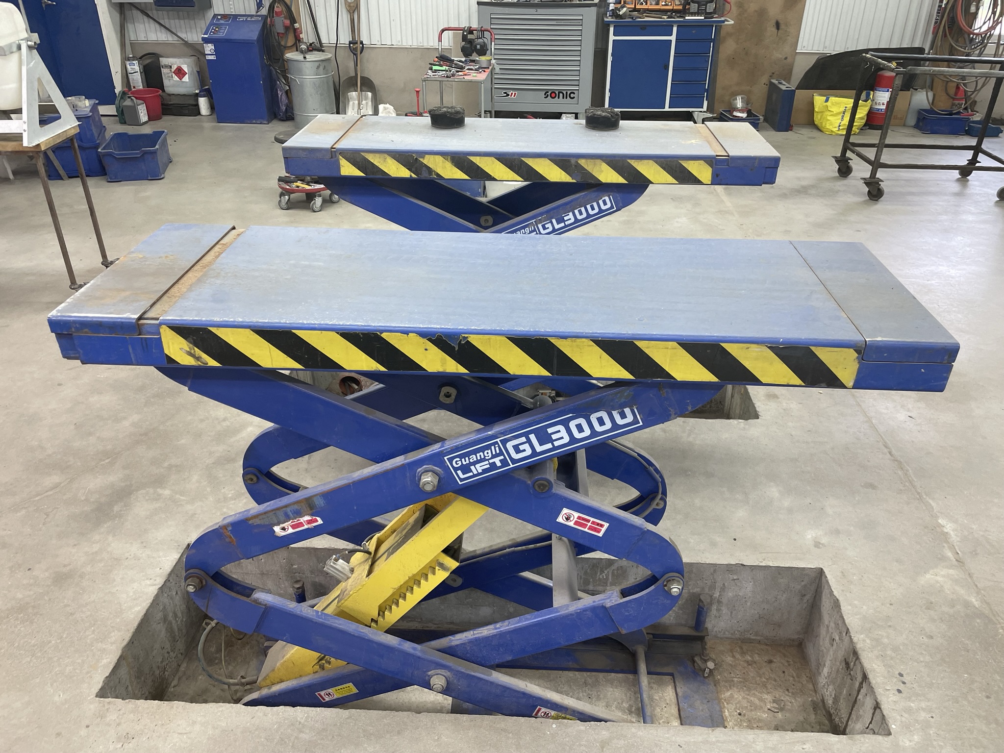 Guangli GL 3000 Lift - PS Auction - We value the future - Largest in ...