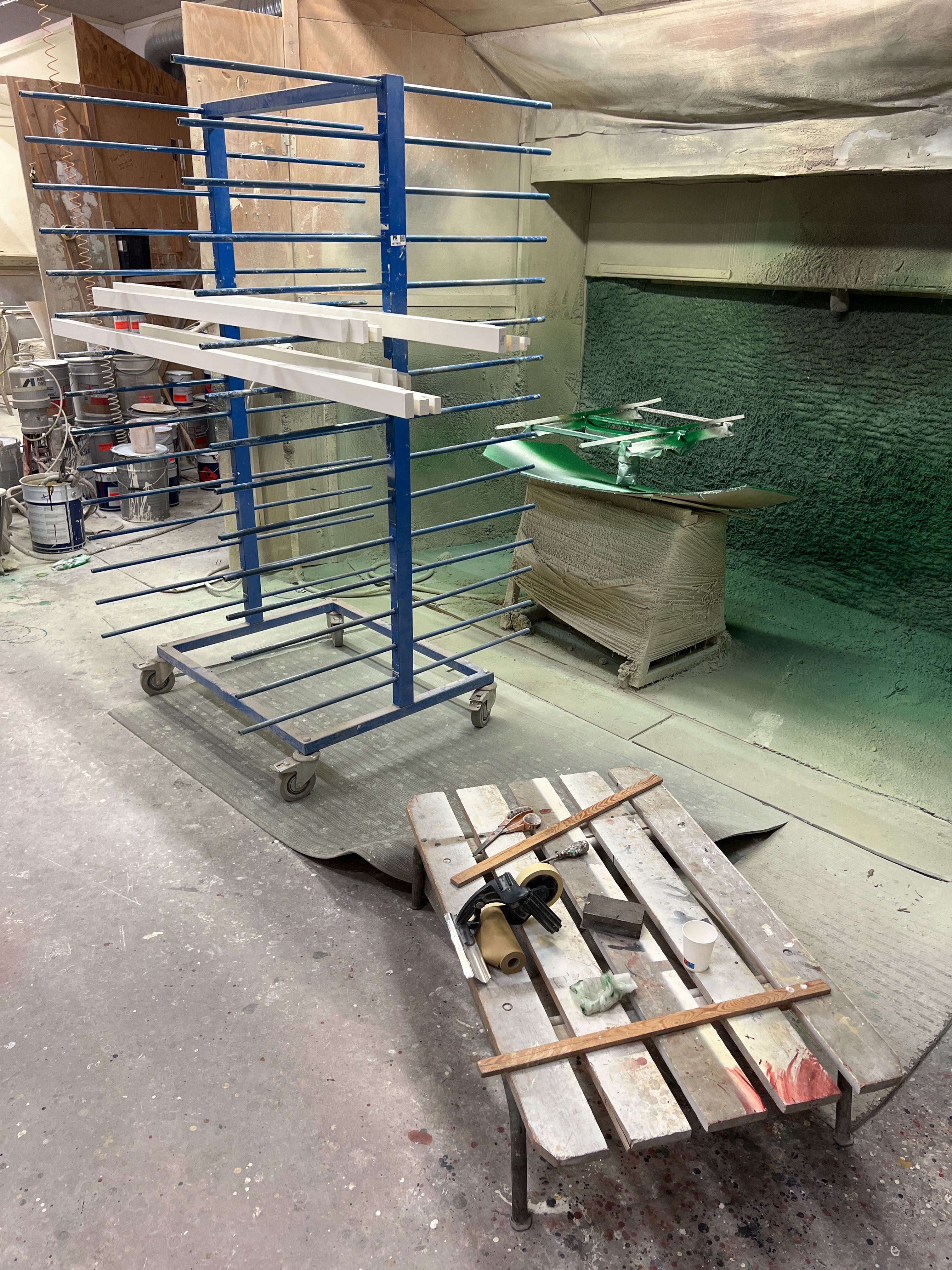 Drying trolley, paint stand and material table - PS Auction - We value ...