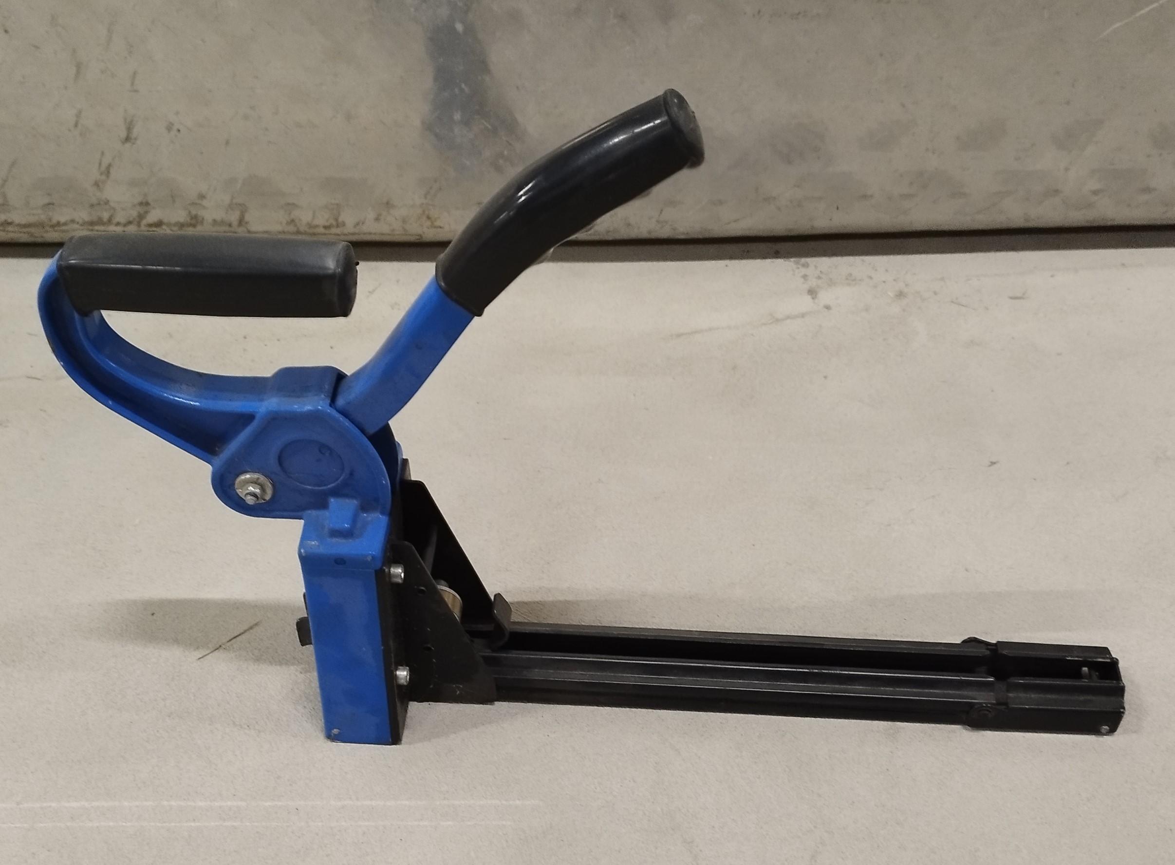 Cardboard stapler - PS Auction - We value the future - Largest in net ...