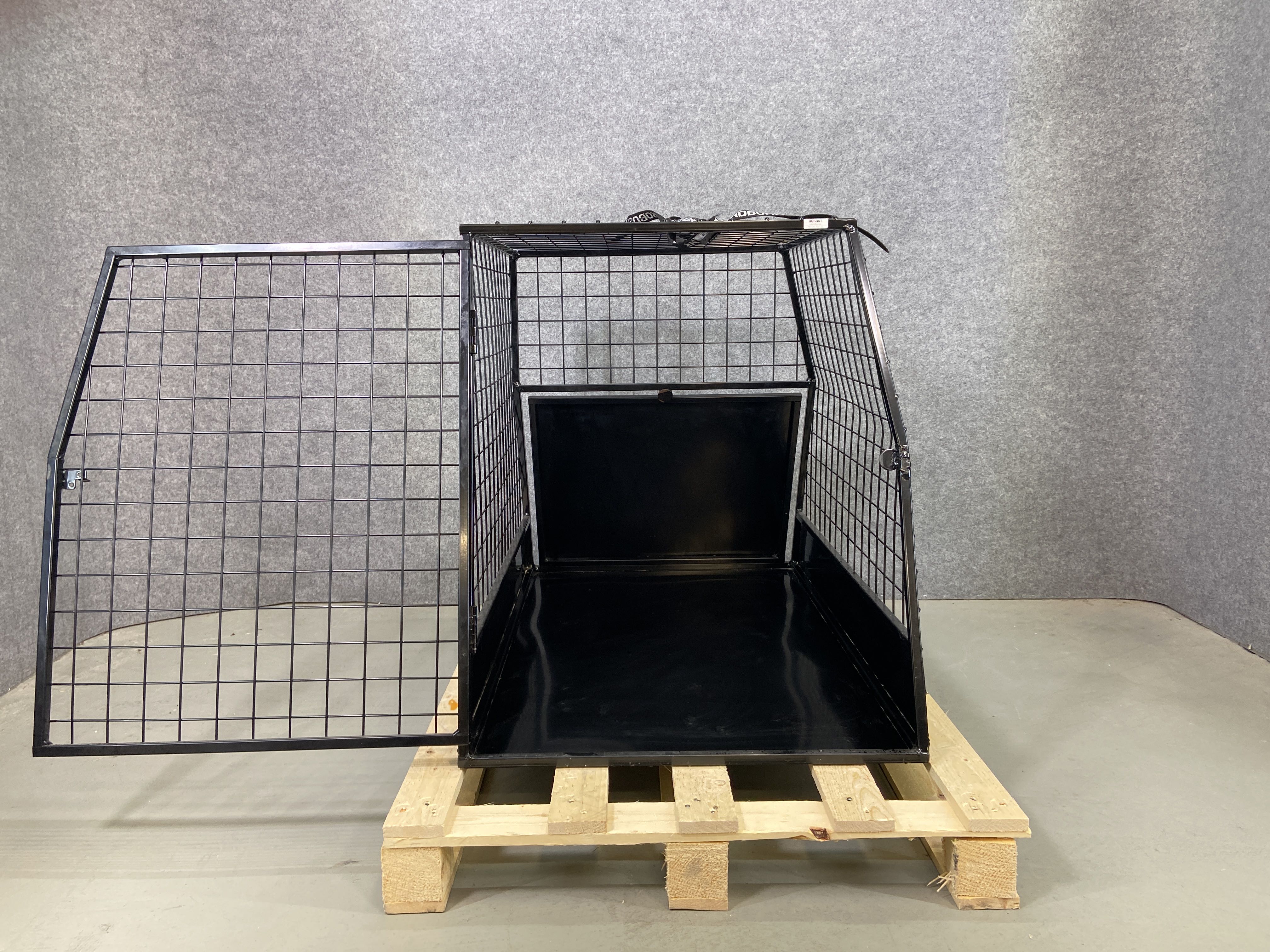 Dog cages - Robust dog cages - PS Auction - We value the future ...