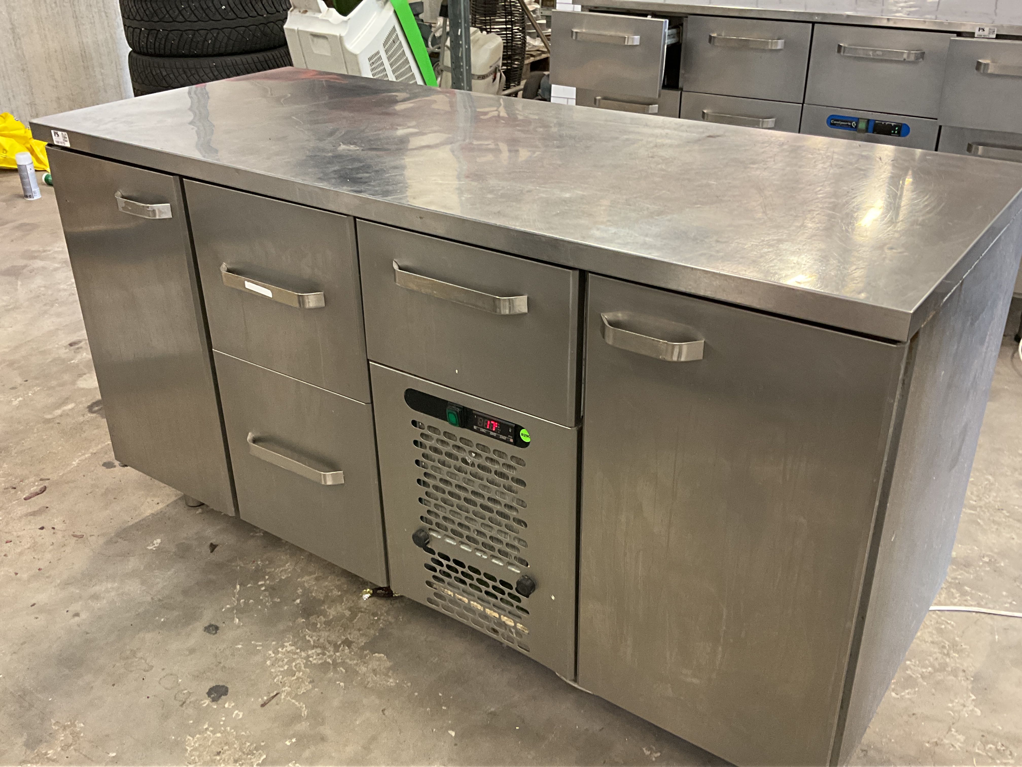 Cooling bench with 3 drawers and 2 doors - PS Auction - We value the ...