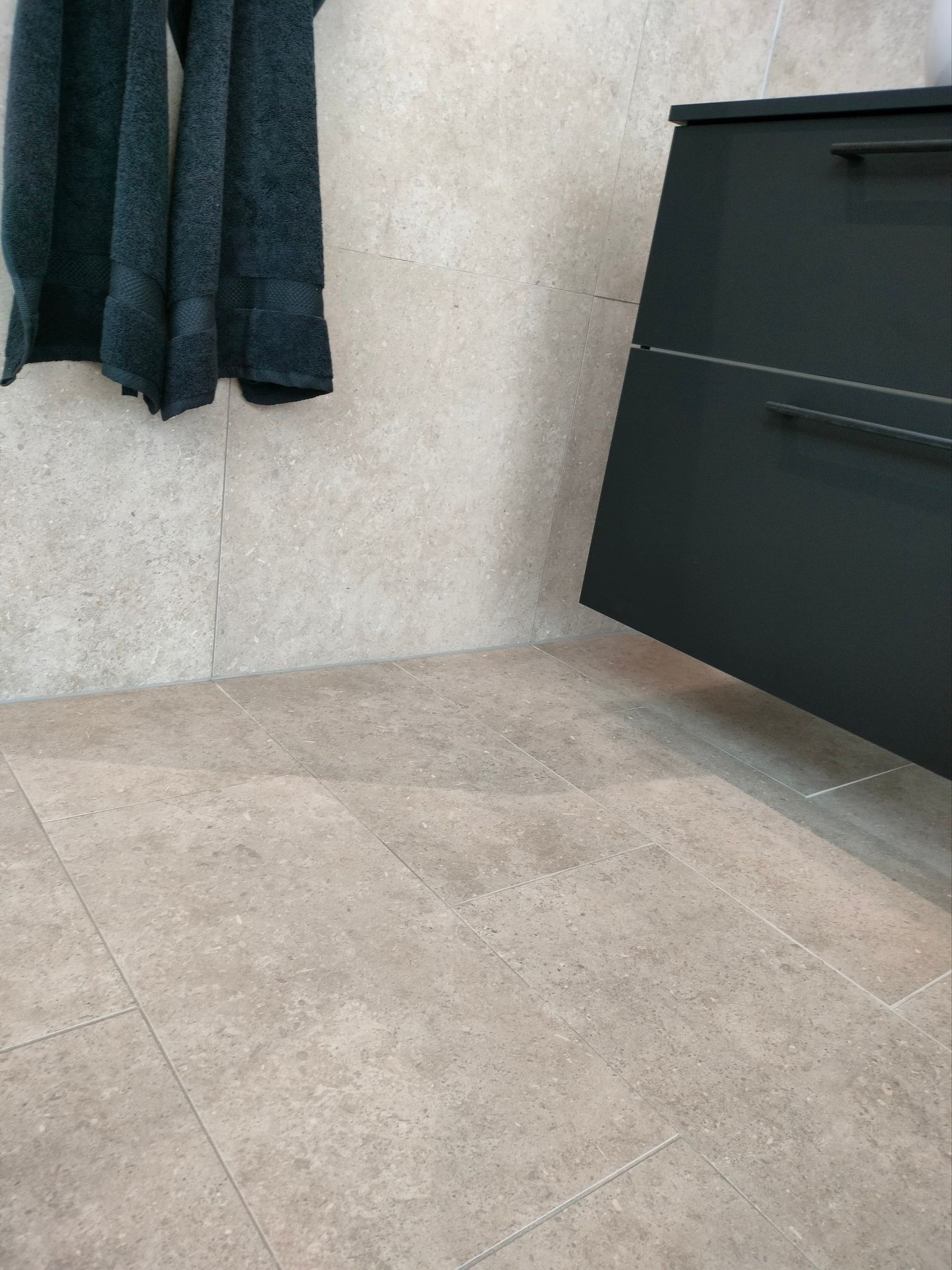 Stort parti badrum - [Nya produkter] – Italienskt kakel/ klinkers 43+43x5m² - Auktioner online ...